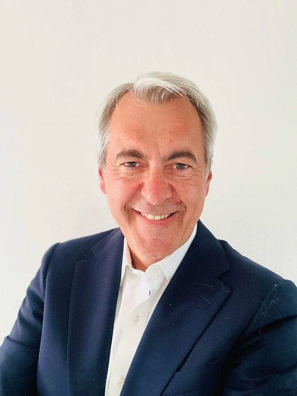 Christophe Finot on Gens de Confiance