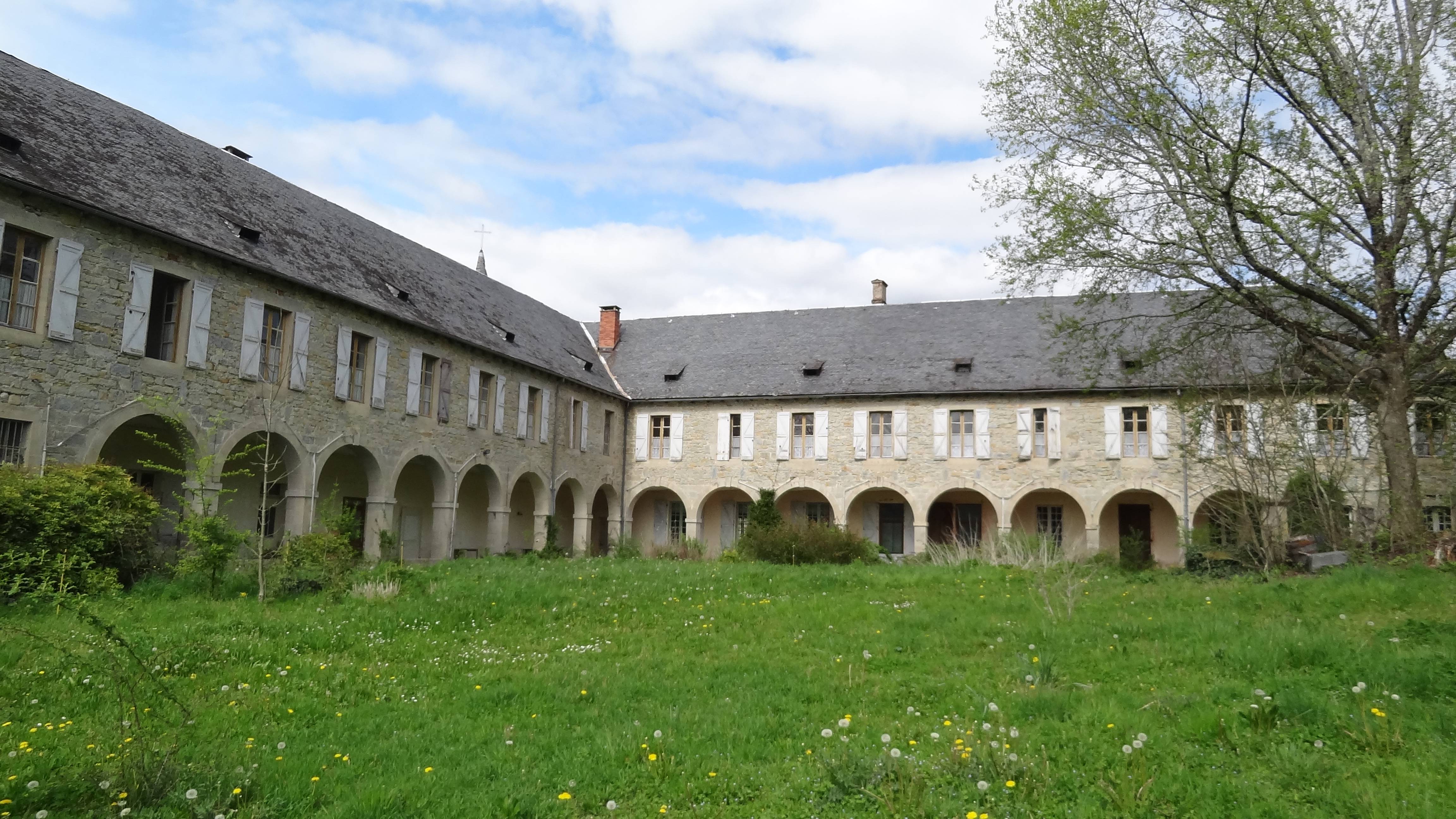 Vends ancien couvent 3500m² Saint-Céré sur Gens de Confiance