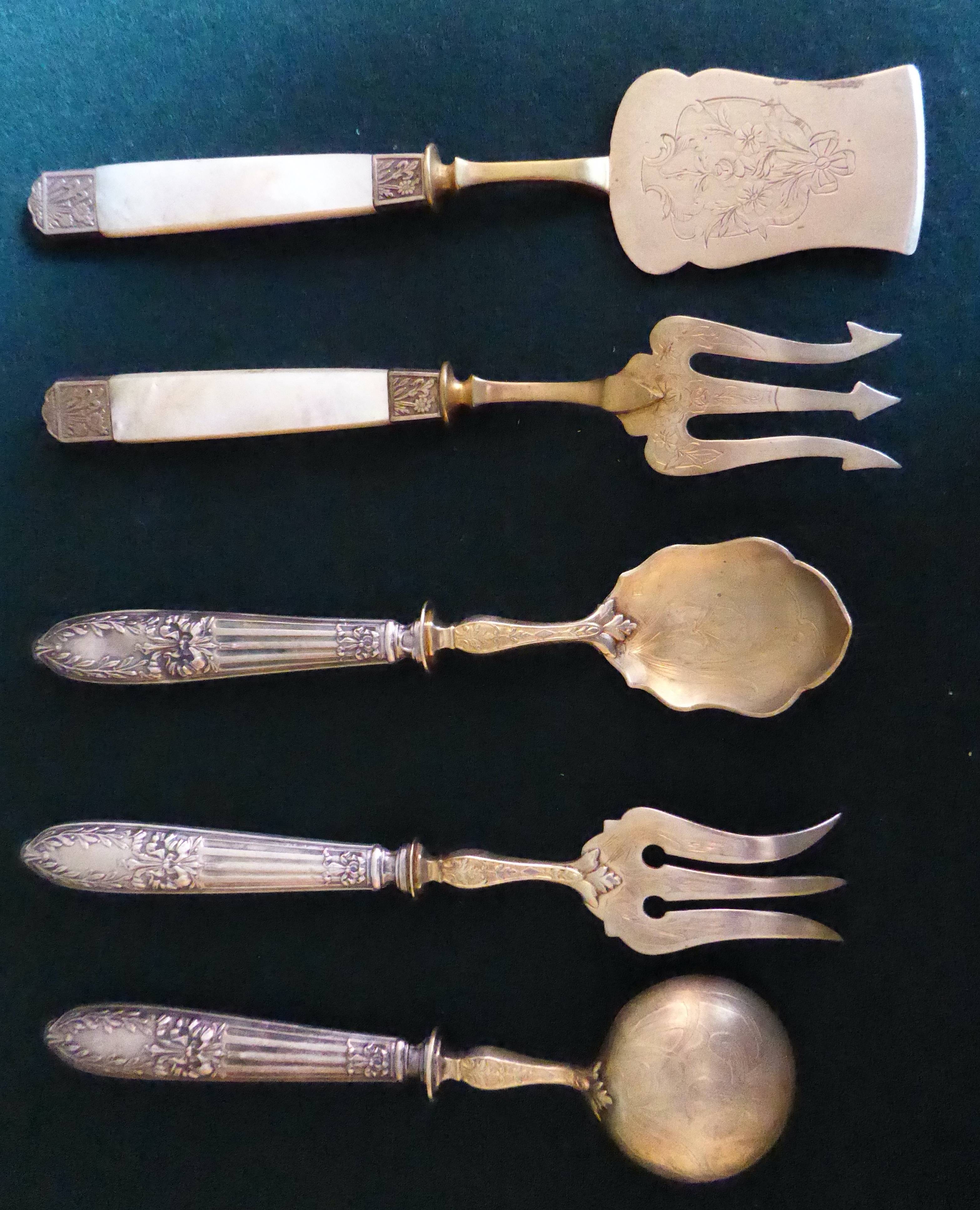 Ancien Joli petit service à mignardise 5 pièces en argent fourré ...