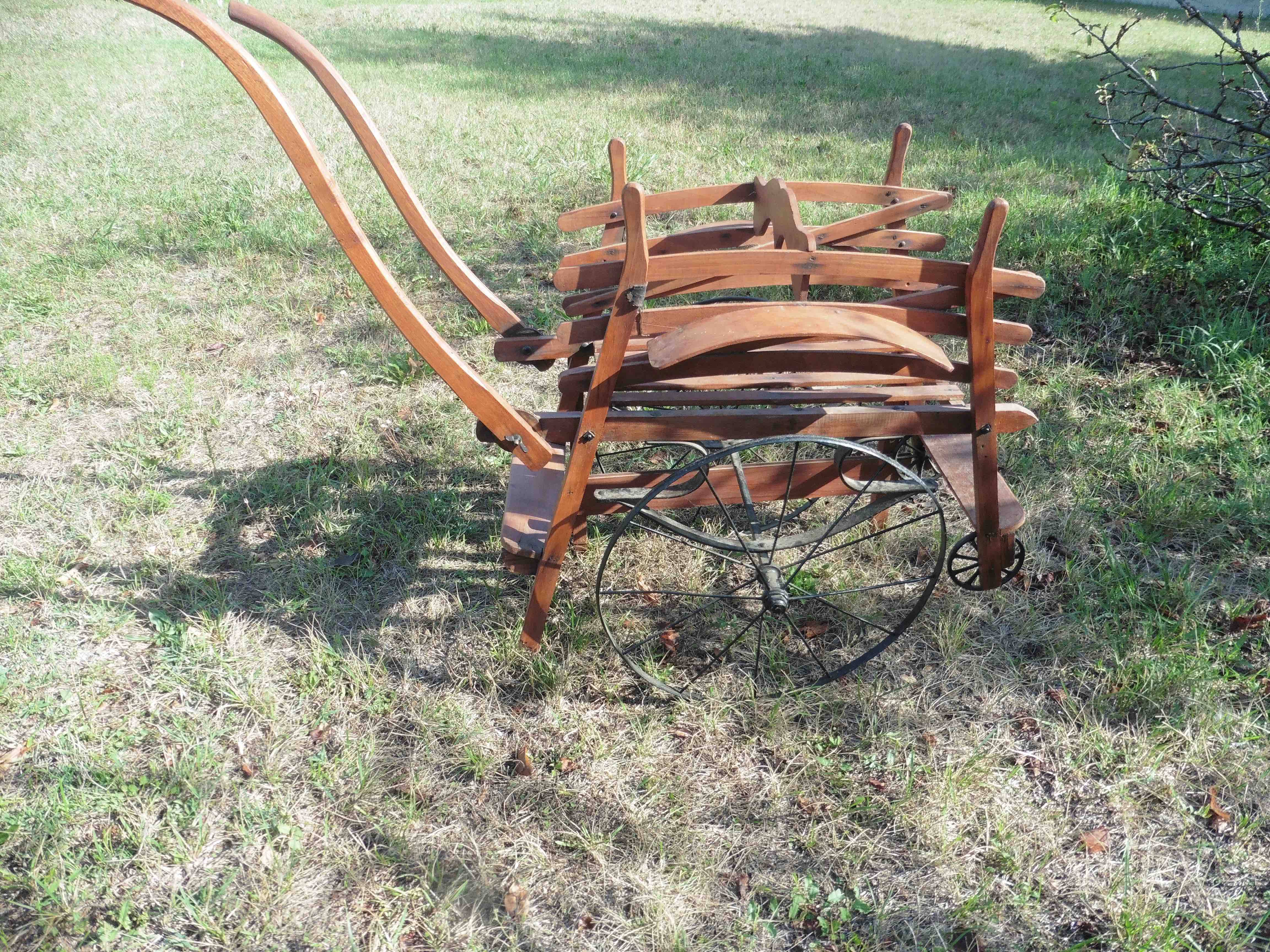 Ancienne charrette à bras pour enfant a restaurer on Gens de Confiance