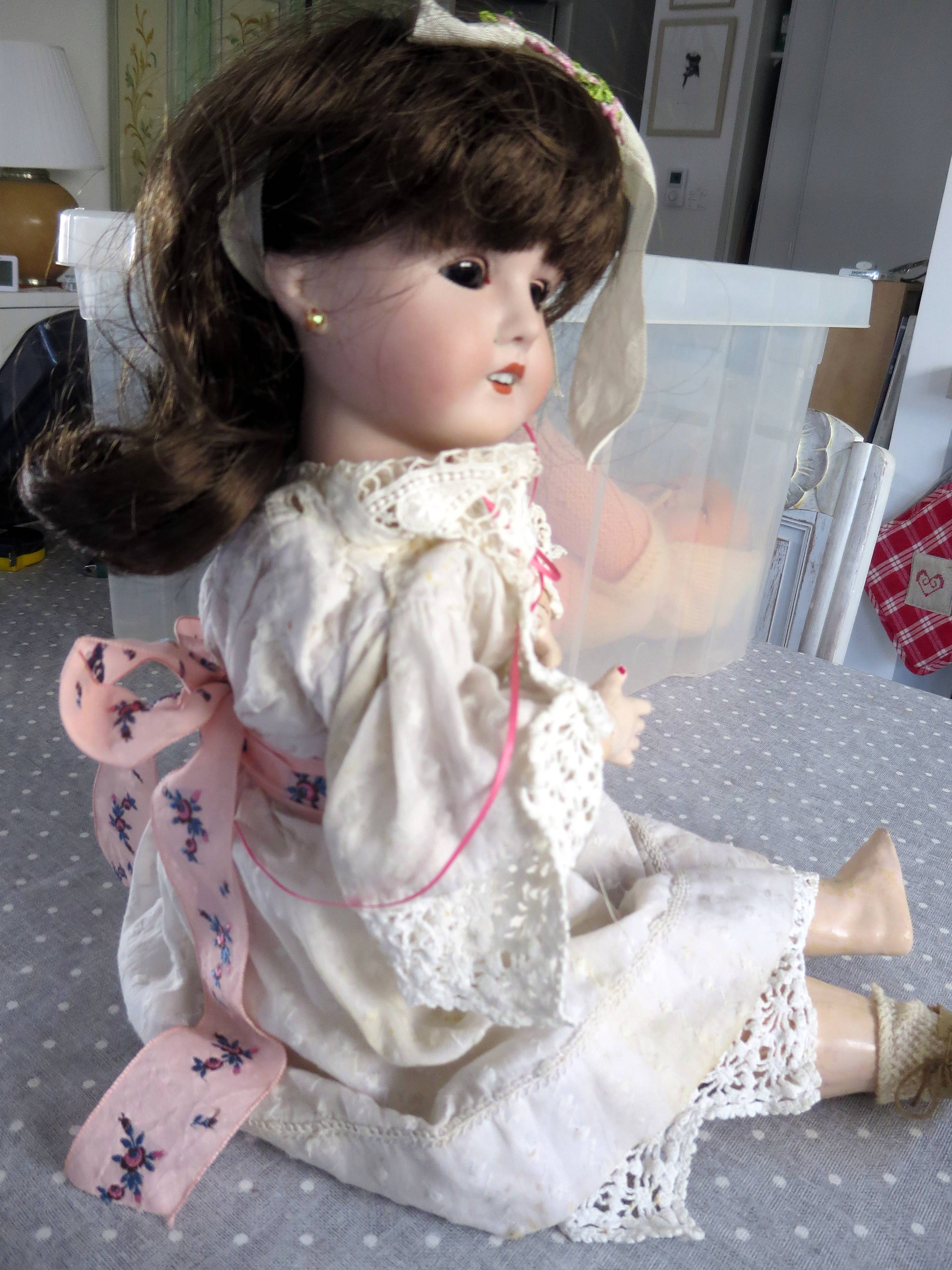 Ancienne poupée dormeuse, visage porcelaine, corps bois peint- 1900 on ...