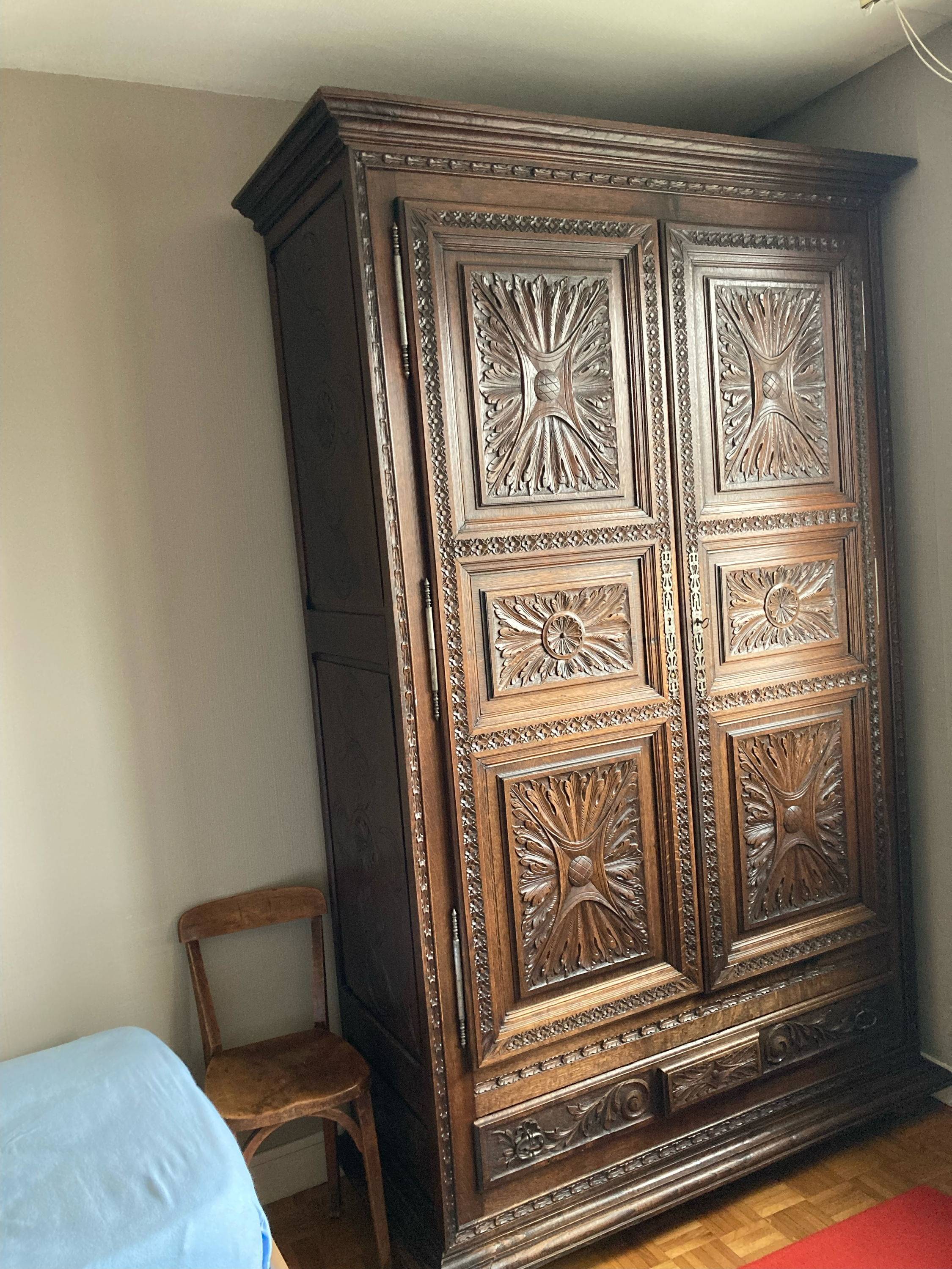 Vends armoire bretonne ancienne on Gens de Confiance