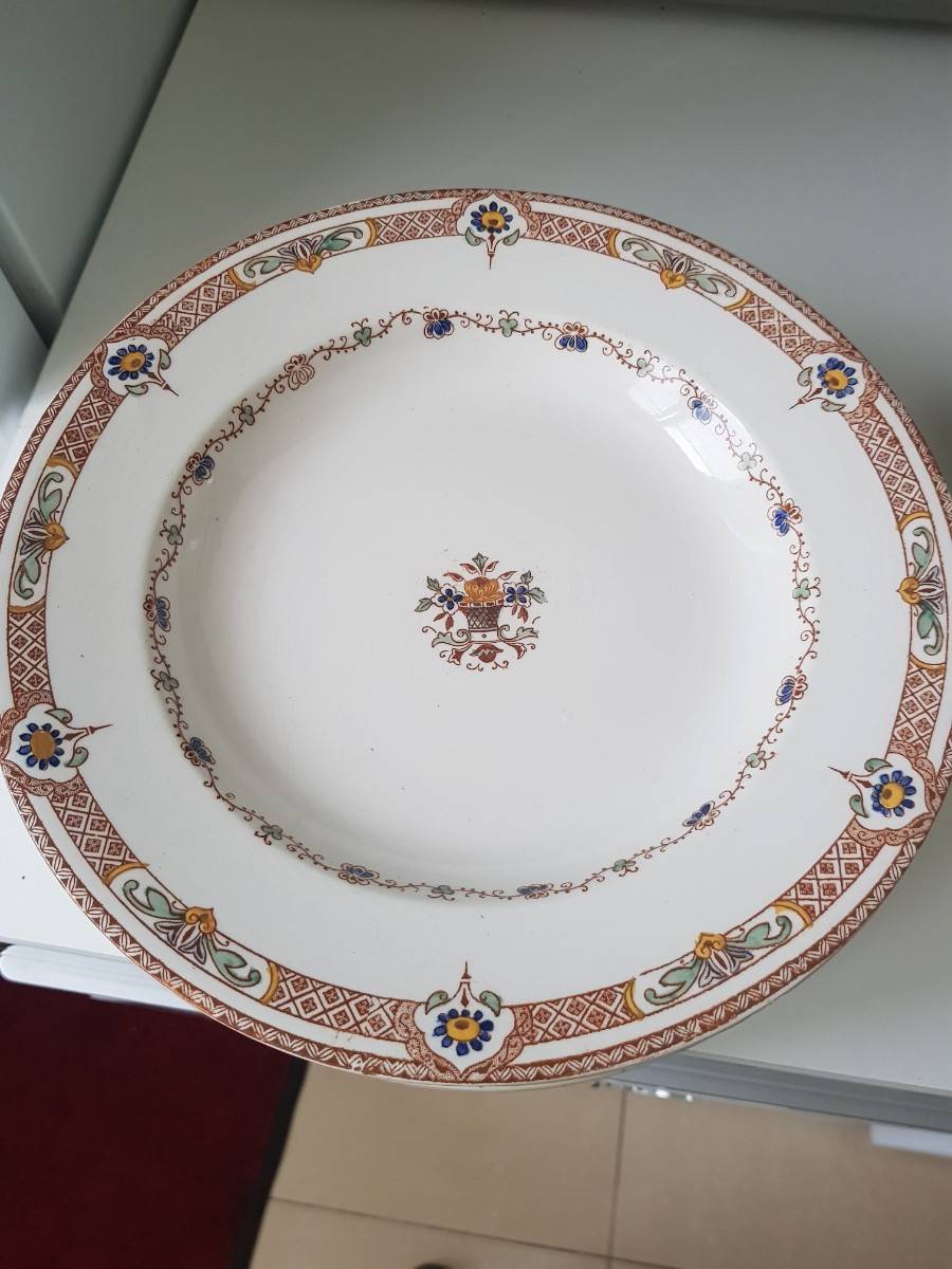 9 assiettes creuses delft longwy circa 1910 on Gens de Confiance