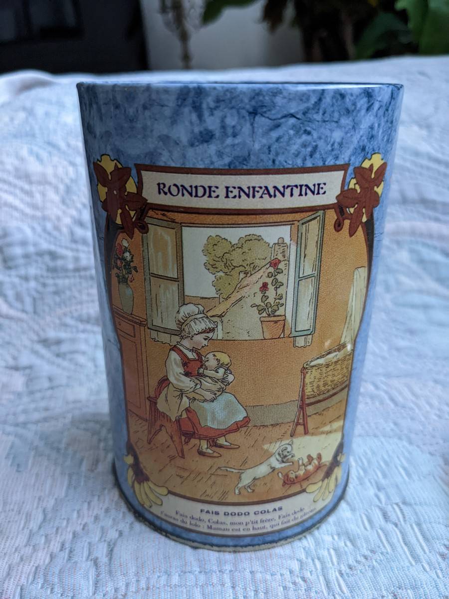 Boîte ronde en métal fais dodo Colas on Gens de Confiance