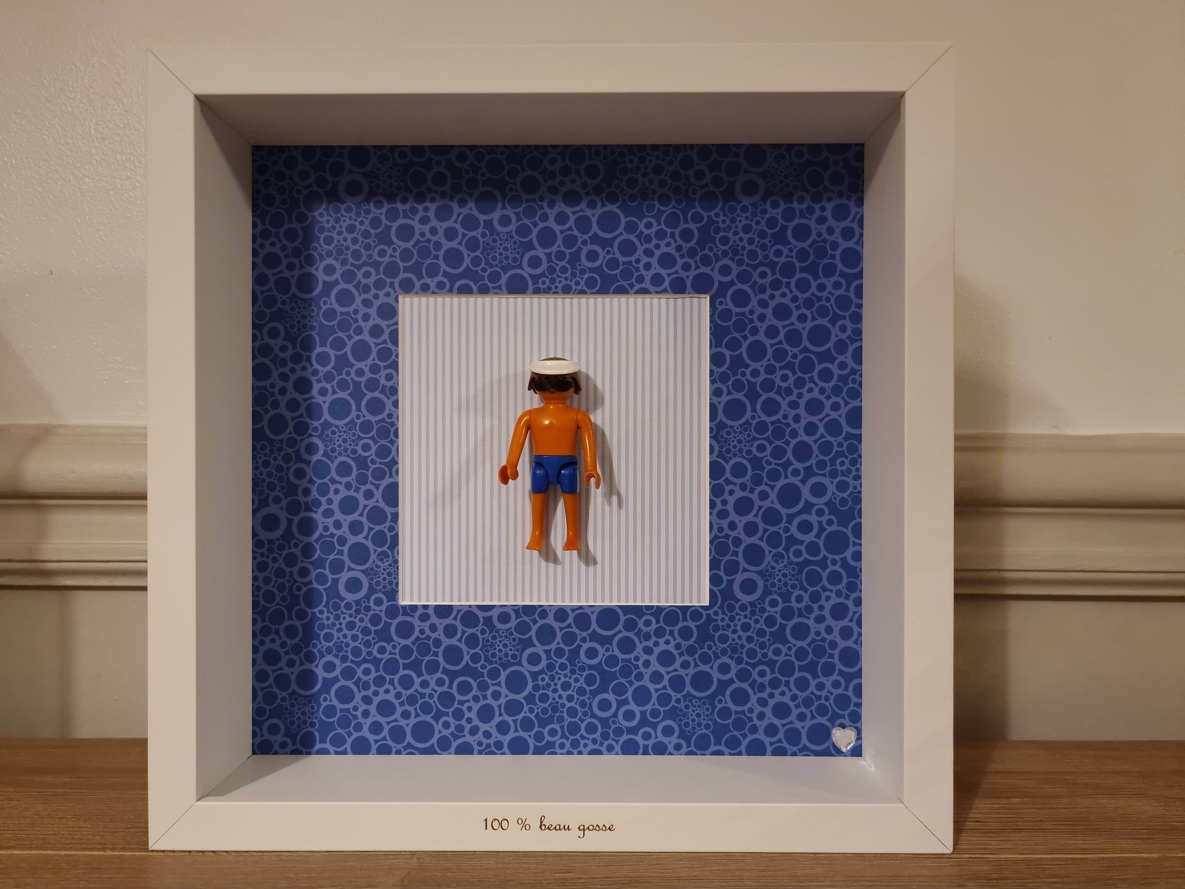 Cadre Playmobil unique gravé et personnalisable Le beau gosse délivrant ...