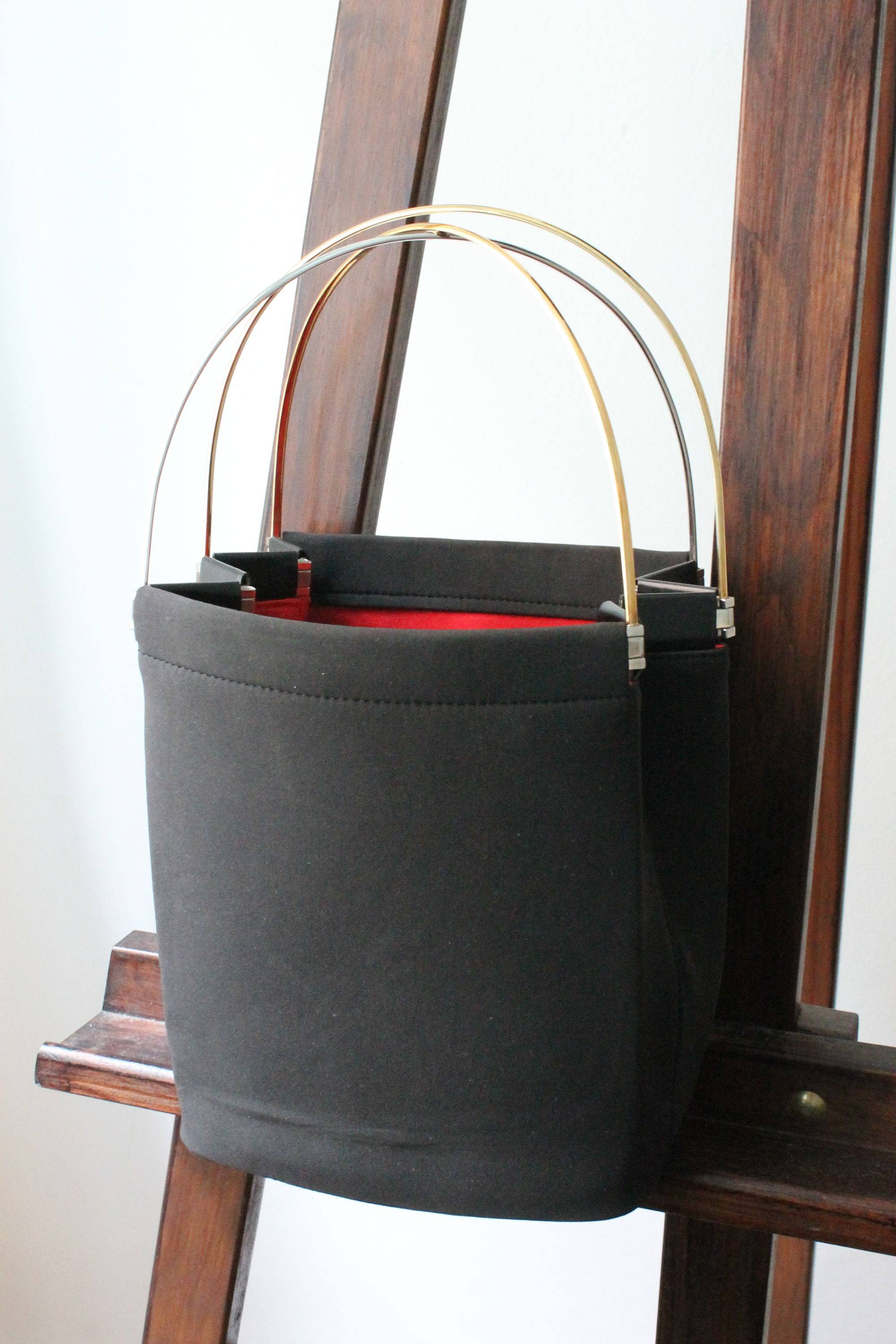 Cartier sac à main modèle Trinity en tissu noir et cuir rouge on Gens ...
