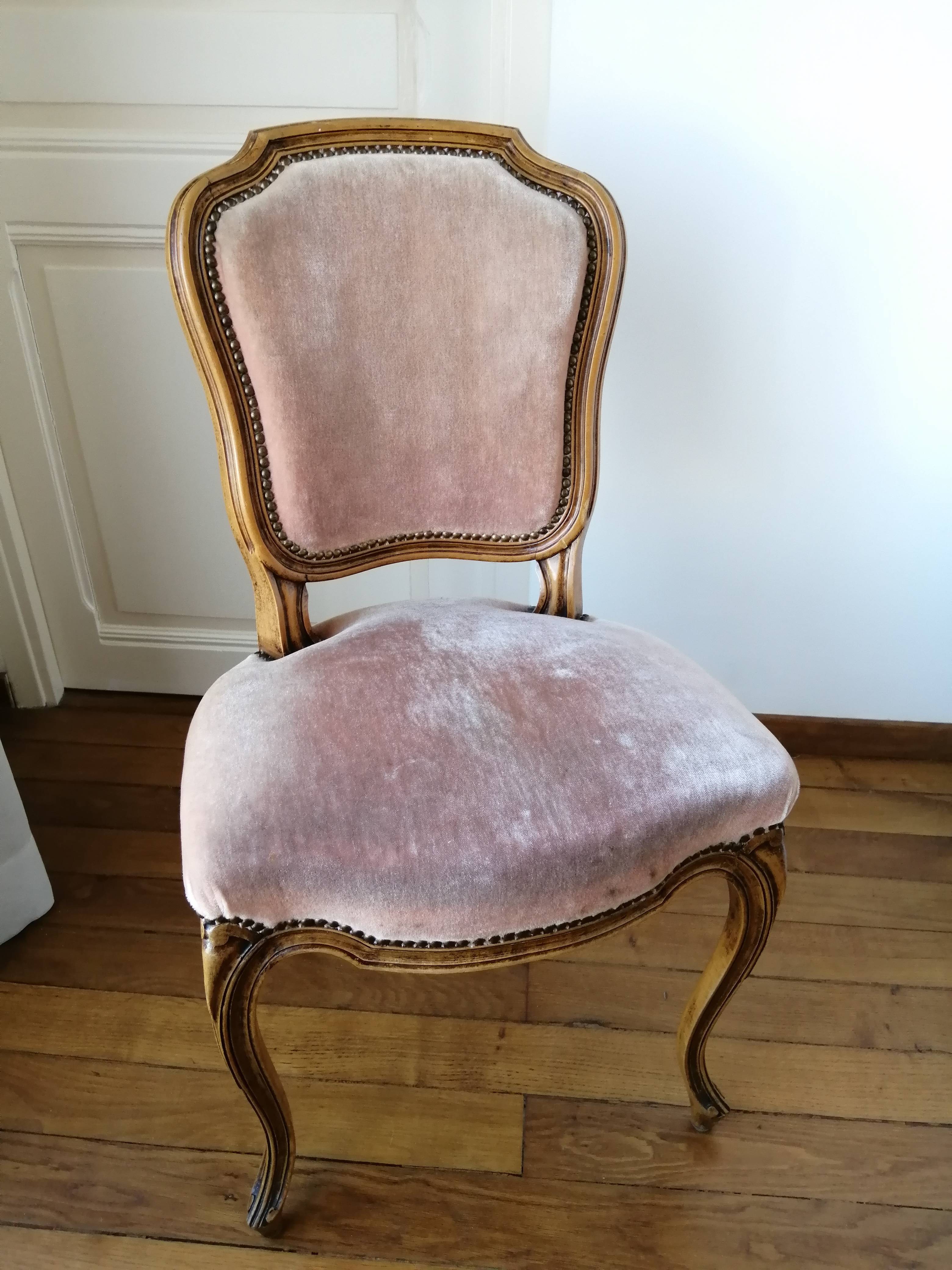 Chaise ancienne bois et velours rose style Louis XV on Gens de Confiance