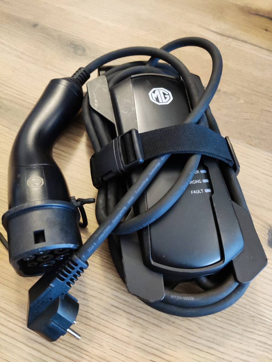 Chargeur Wall connector T2/Secteur sur Gens de Confiance