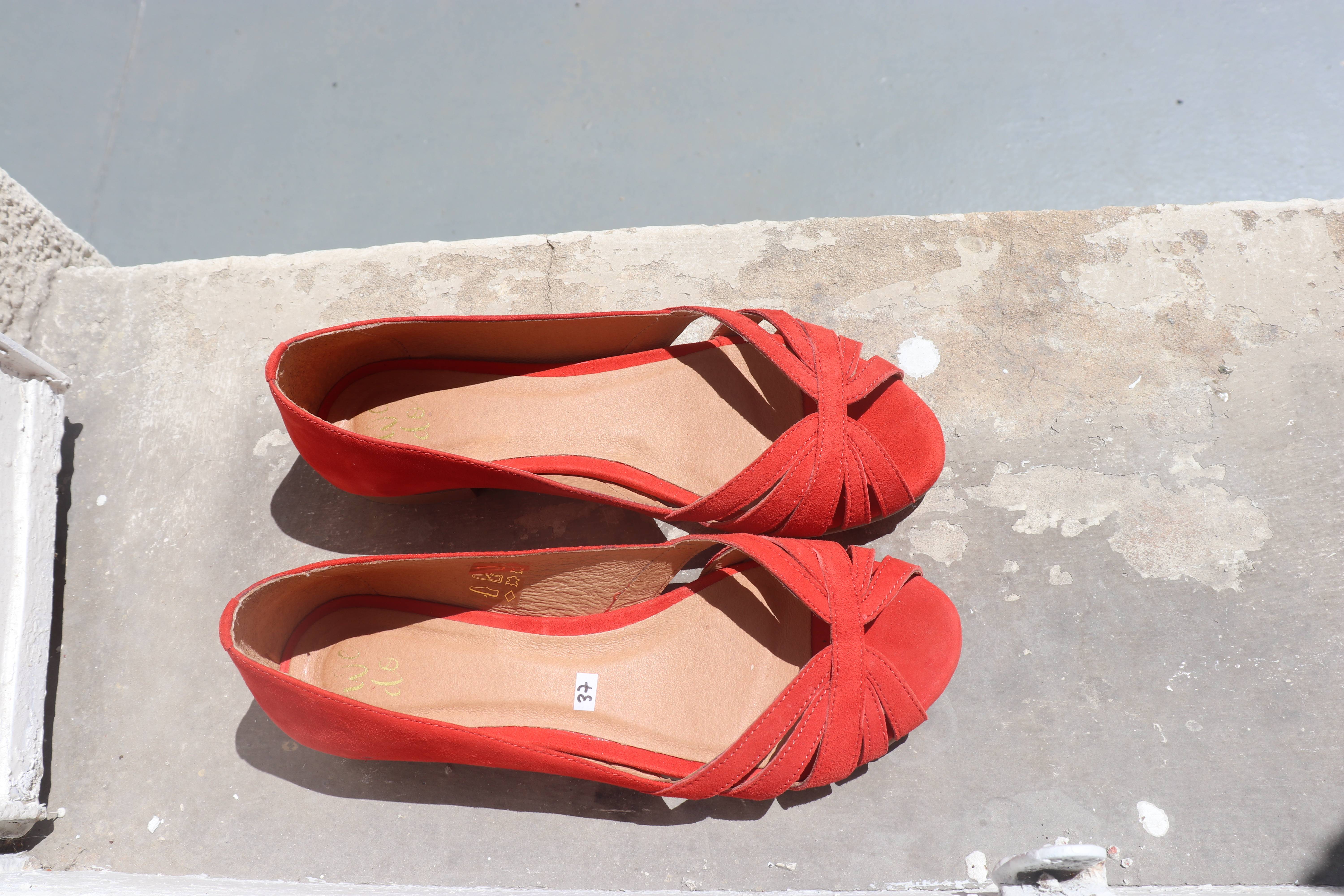 Chaussures rouges plates - Taille 37 - Portées une seule fois on Gens ...