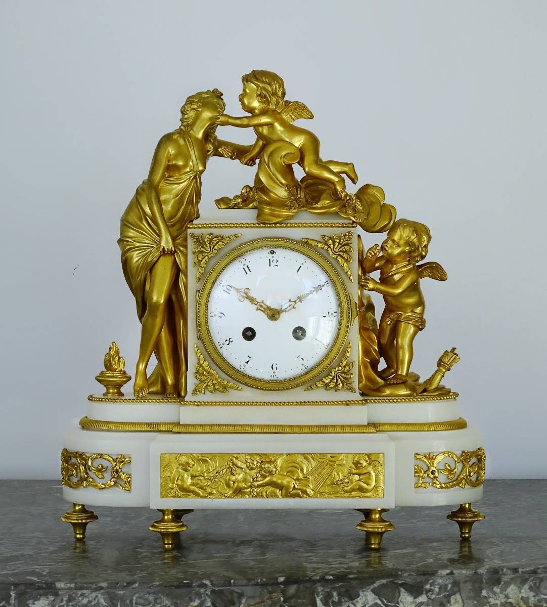 Henry Dasson - L’amour et Vénus - Pendule en Bronze Doré et Marbre ...