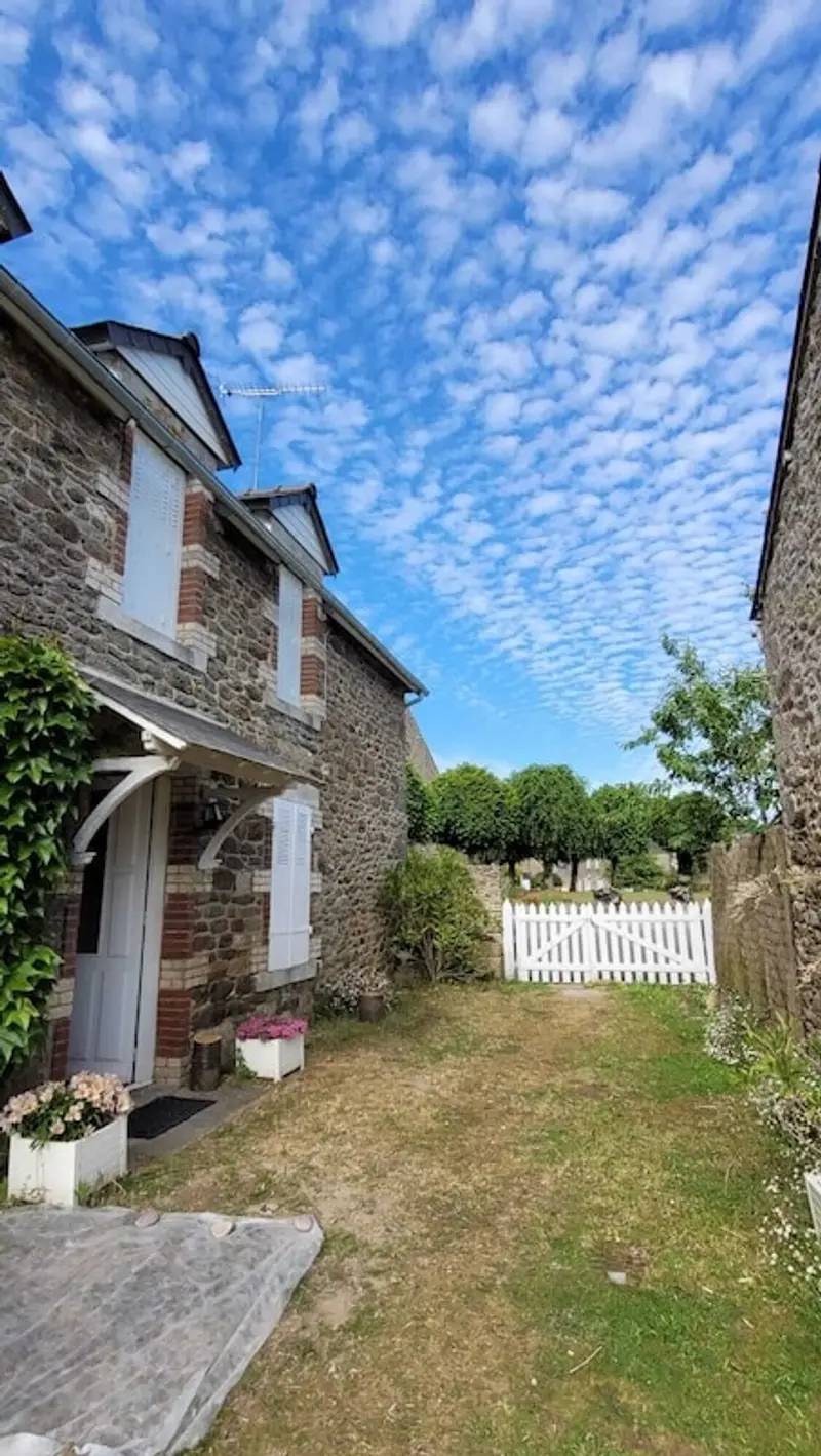 Loue maison de bourg - Créhen - 85m² - 6 couchages - 4 chambres - Mer à ...