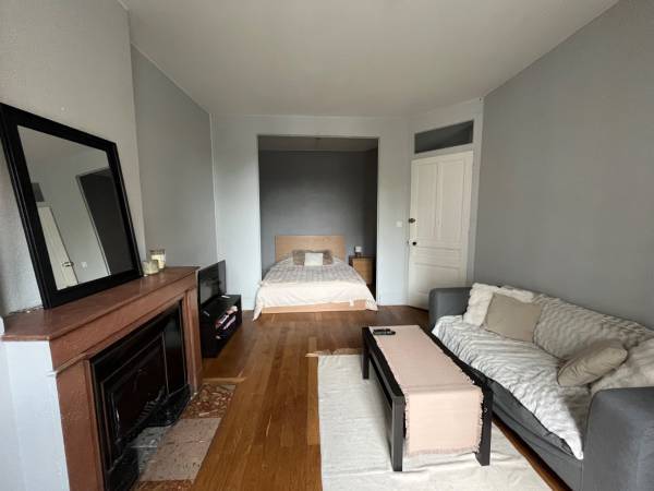 Loue chambre/salon en colocation dans appartement - 61m² - Métro Cusset ...