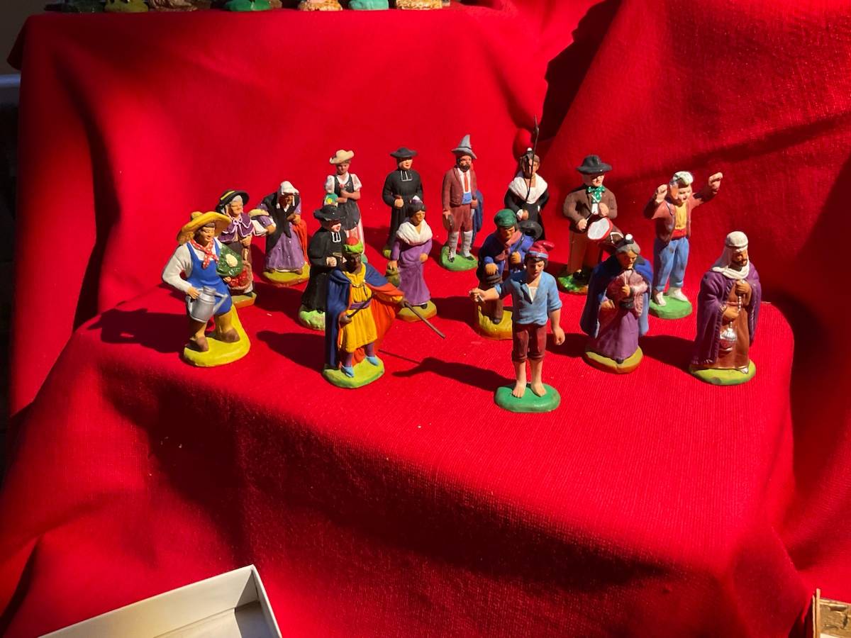 Superbes santons provençaux, 9 cms on Gens de Confiance