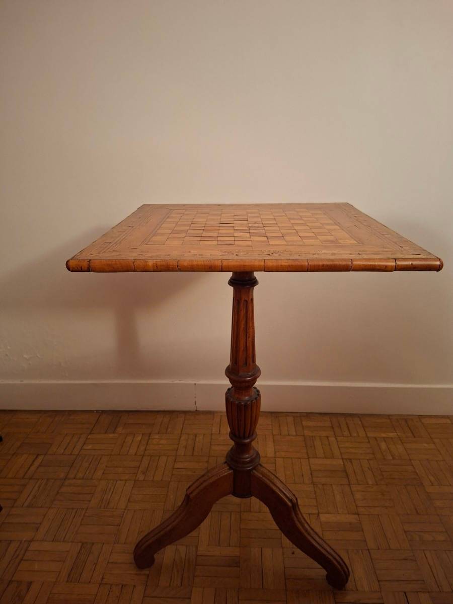 Gueridon pliant damier sur Gens de Confiance