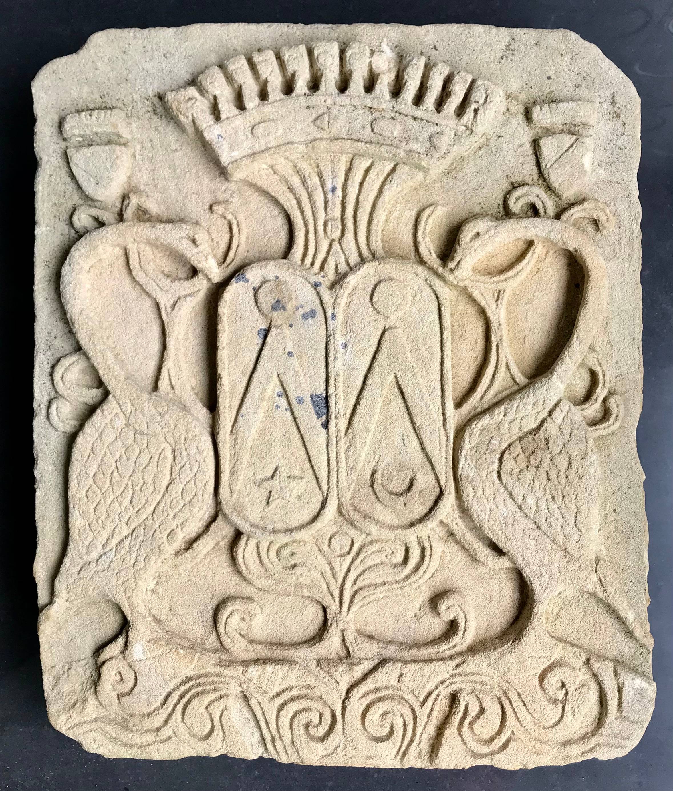 Blason / Armoirie Sculpture En Pierre Reconstituée 39 cm X 30 cm Ancien ...