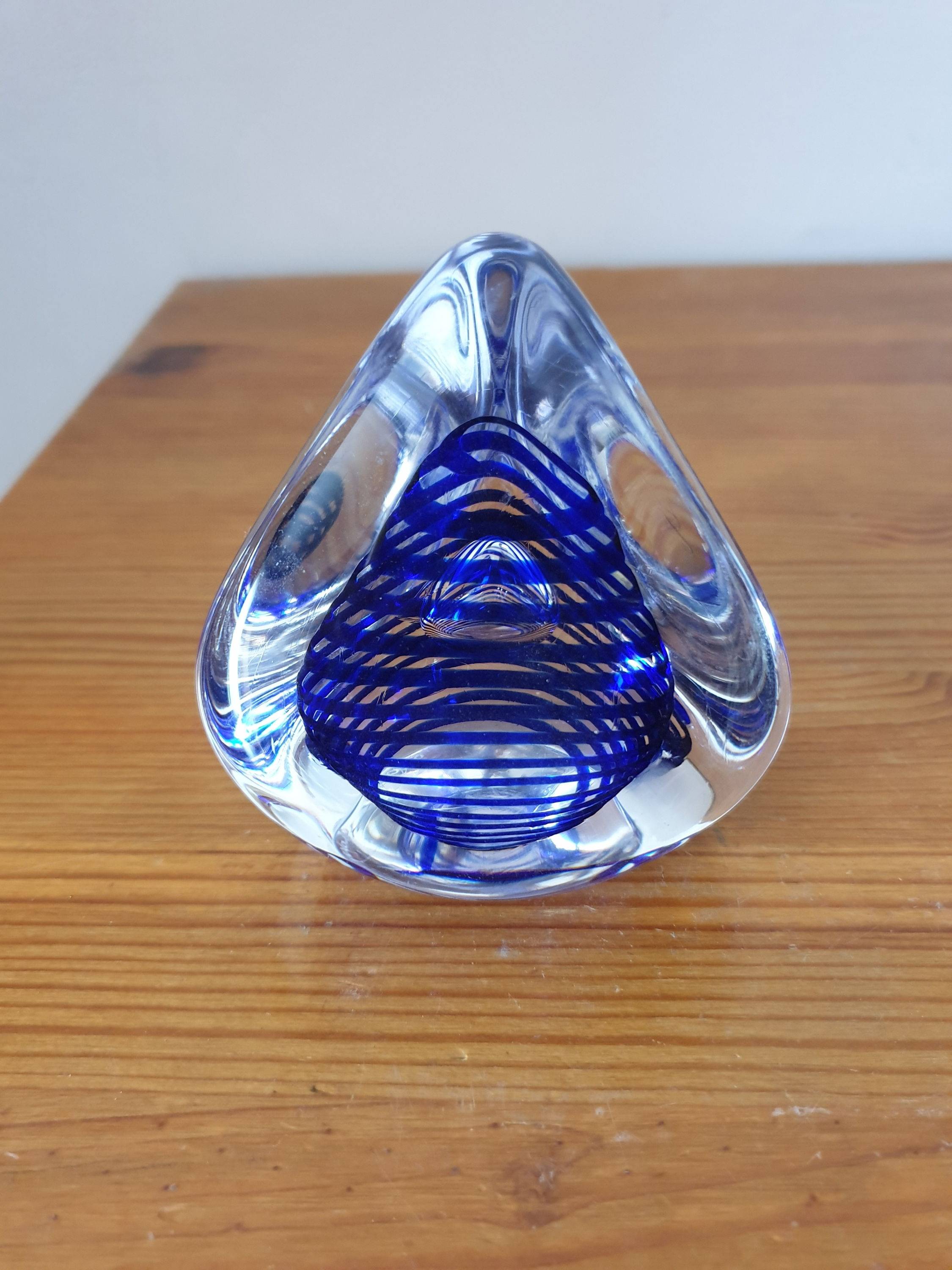 Sulfure sculpture en verre tourbillon bleu signée Studio Ähus 1991 ...