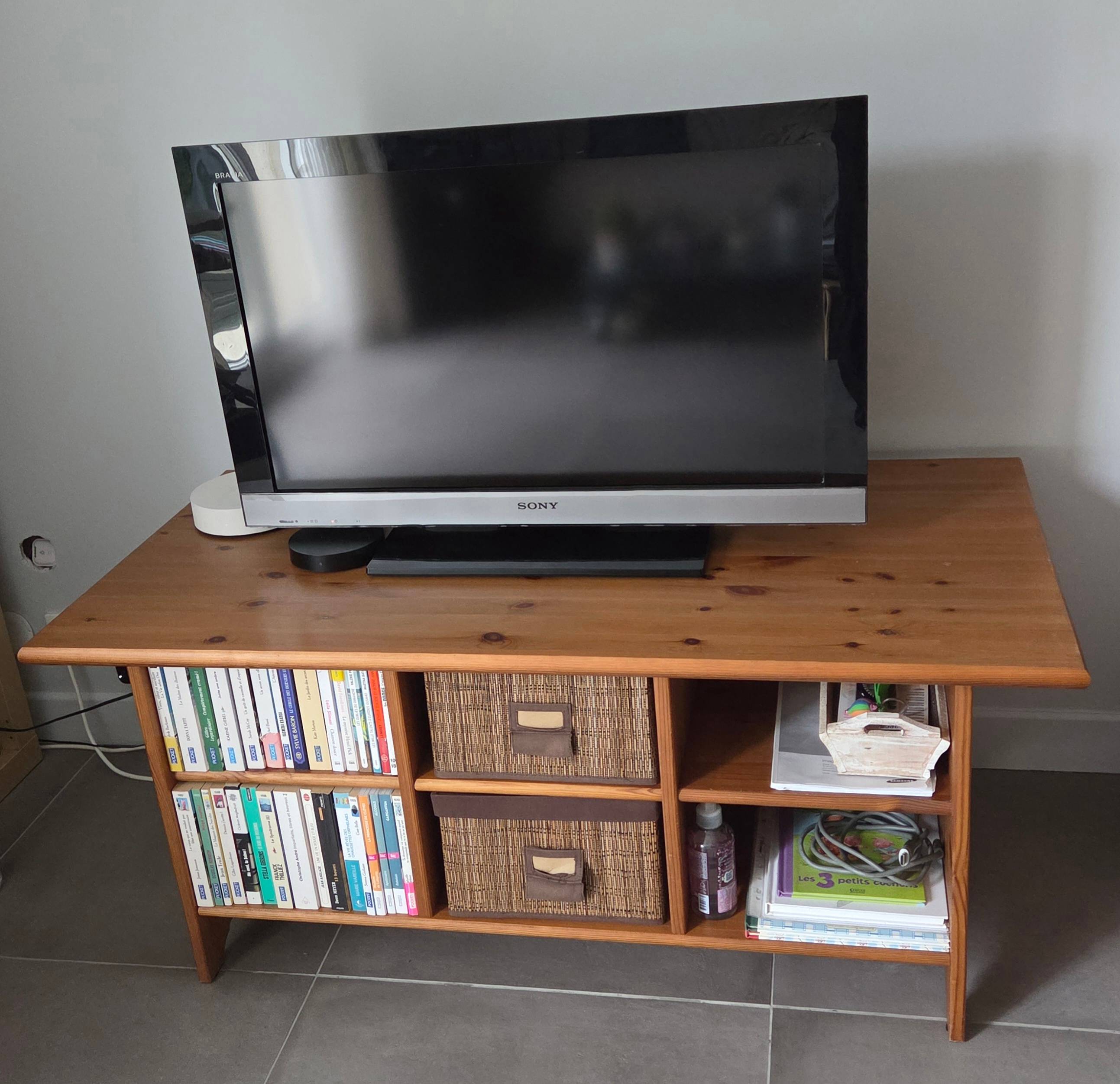Table basse Ikea Leksvik bois massif sur Gens de Confiance
