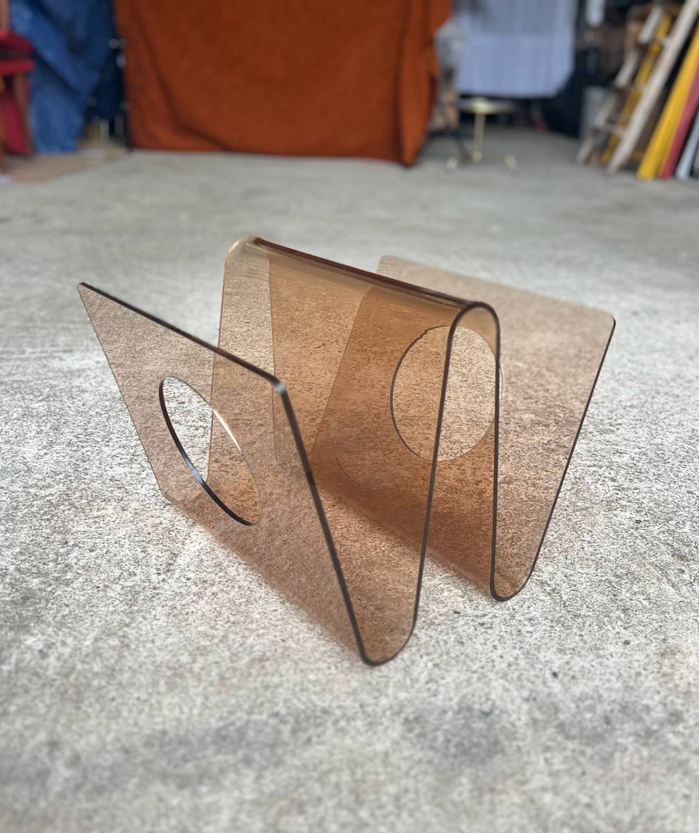 Porte revues plexiglass fumé marron vintage 1970 Michel Dumas pour ...