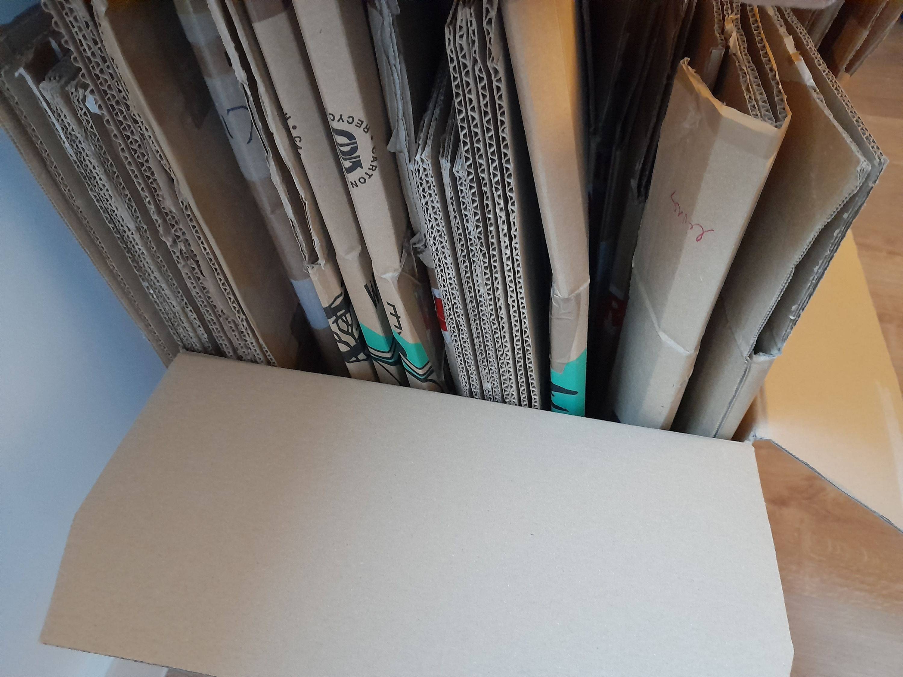 Donne cartons de déménagement on Gens de Confiance