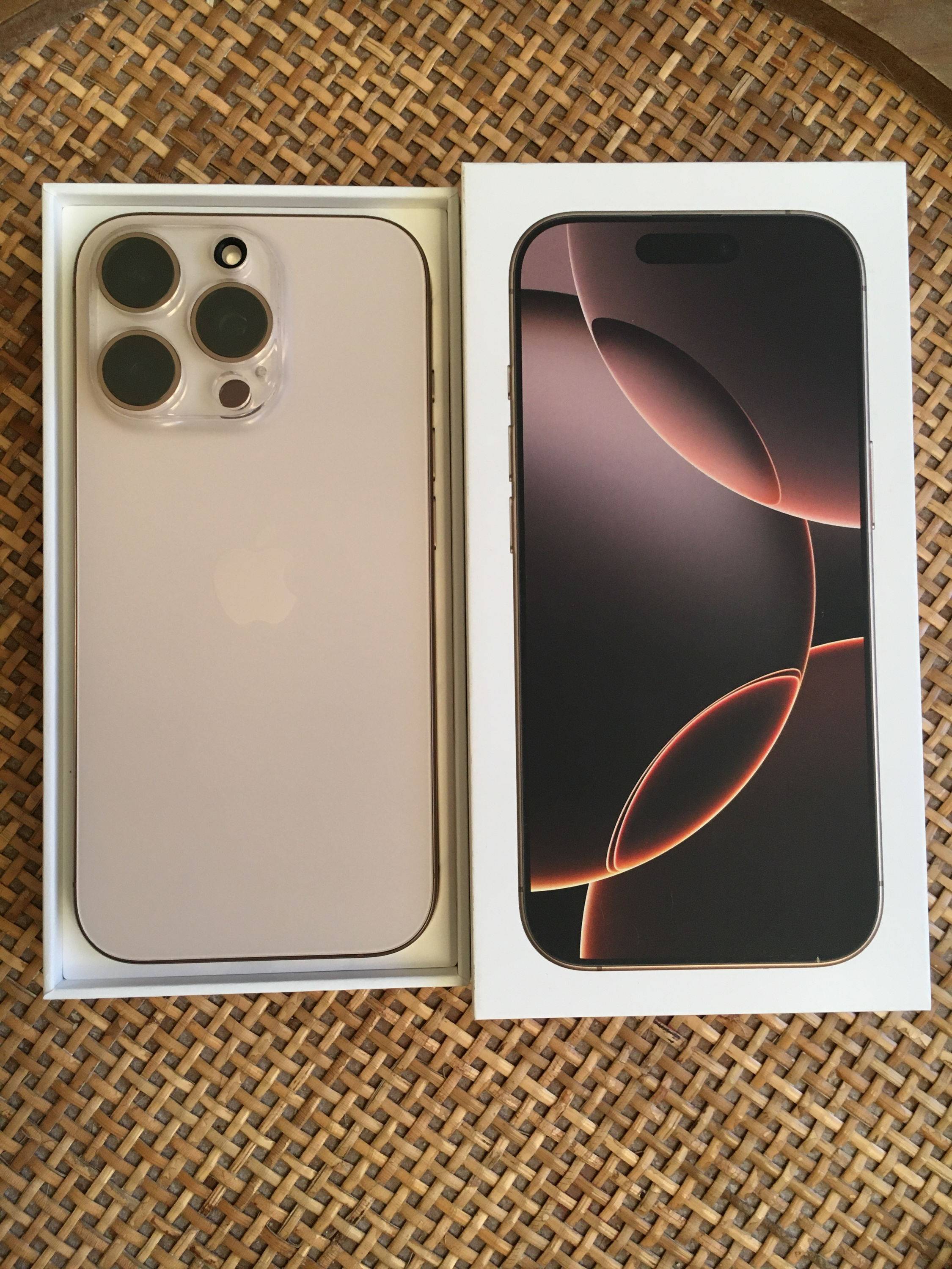 Vends iPhone 16 Pro 256 Go sable sur Gens de Confiance