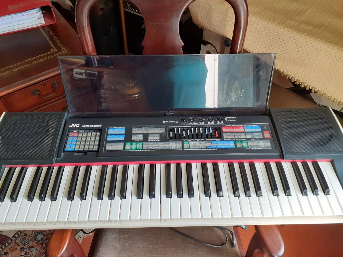 Clavier Arrangeur Stéréo - Keyboard JVC KB 800 on Gens de Confiance