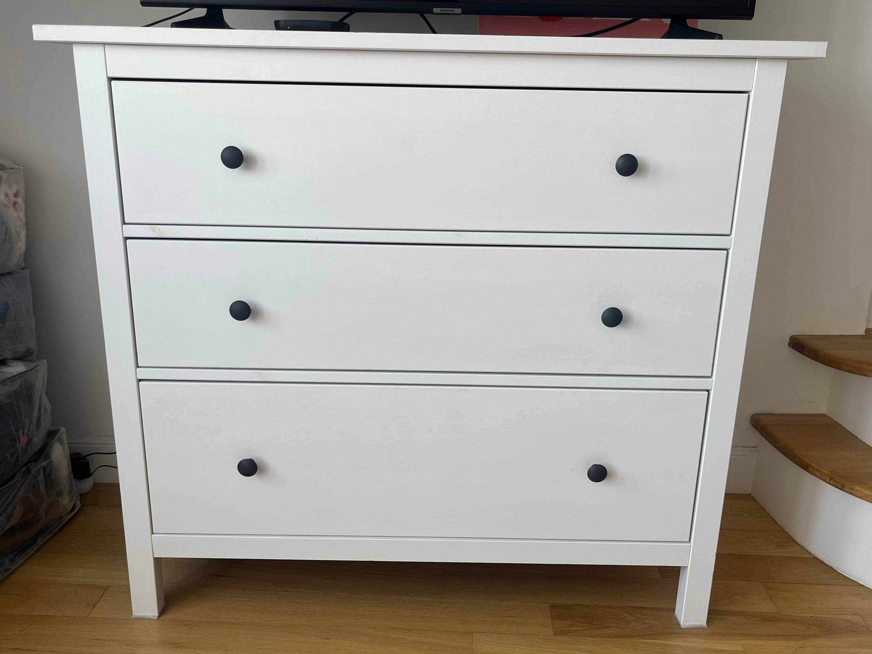 Vends commode Ikea Hemnes 3 tiroirs on Gens de Confiance