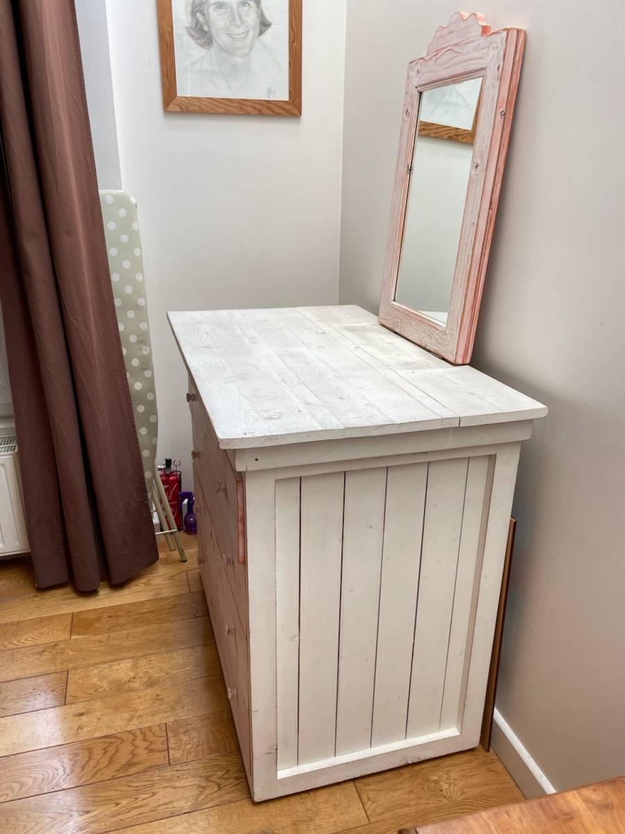 Commode / Table à langer en bois blanc sur Gens de Confiance