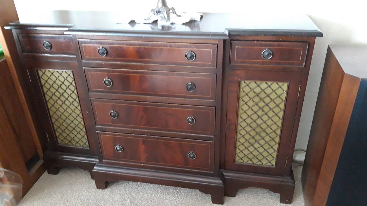 Commode 4 tiroirs en acajou, style anglais sur Gens de Confiance