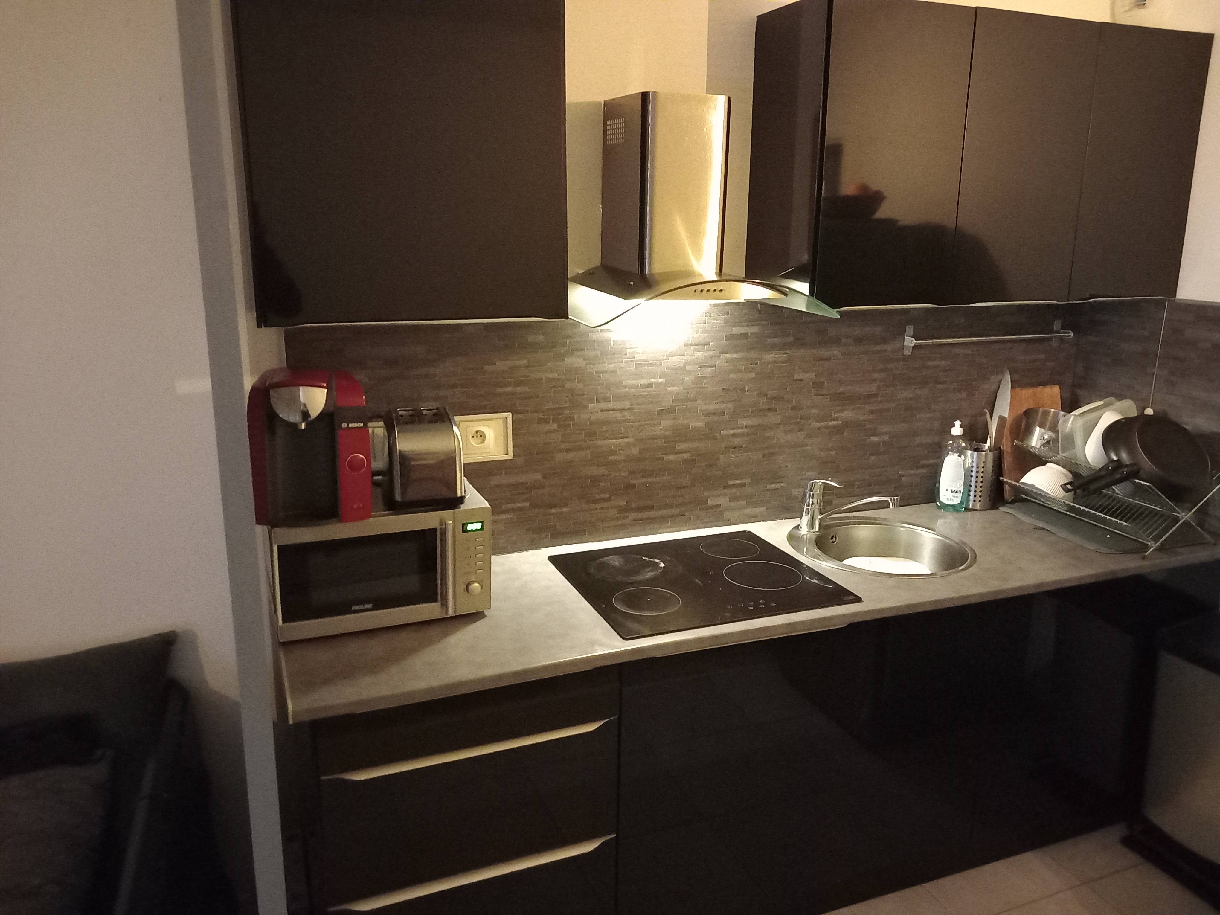 Je pose des cuisines et salle de bain. Toute menuiserie d’interieure on Gens de Confiance