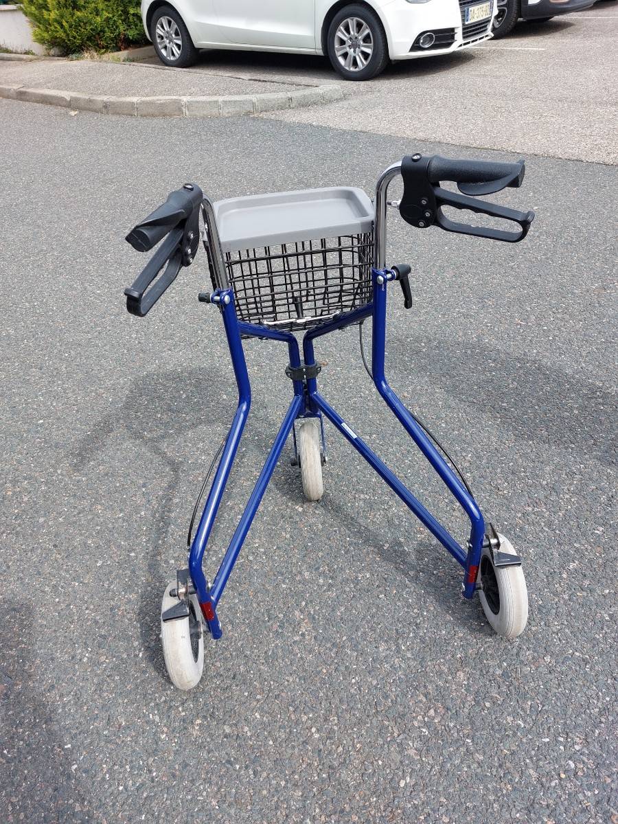 Deambulateur 3 roues pliable on Gens de Confiance