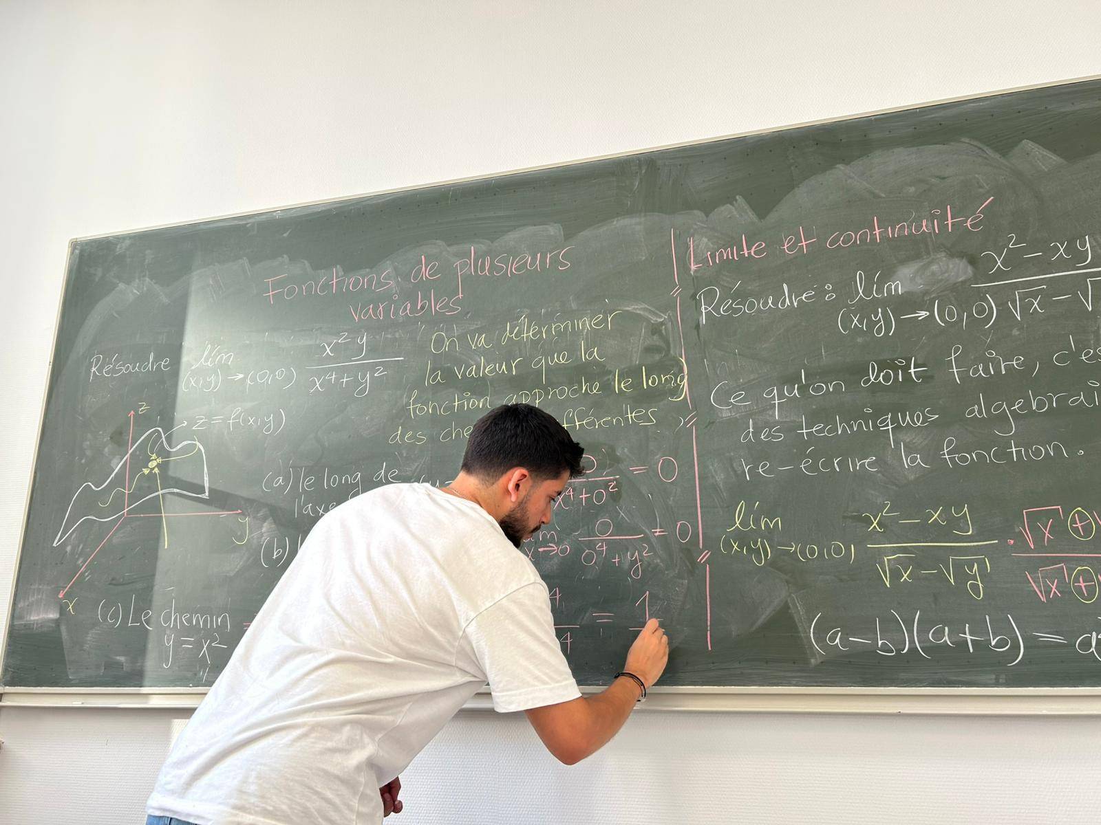 Propose cours de mathématiques pour étudiants au lycée, en prépa et à l’université sur Gens de ...