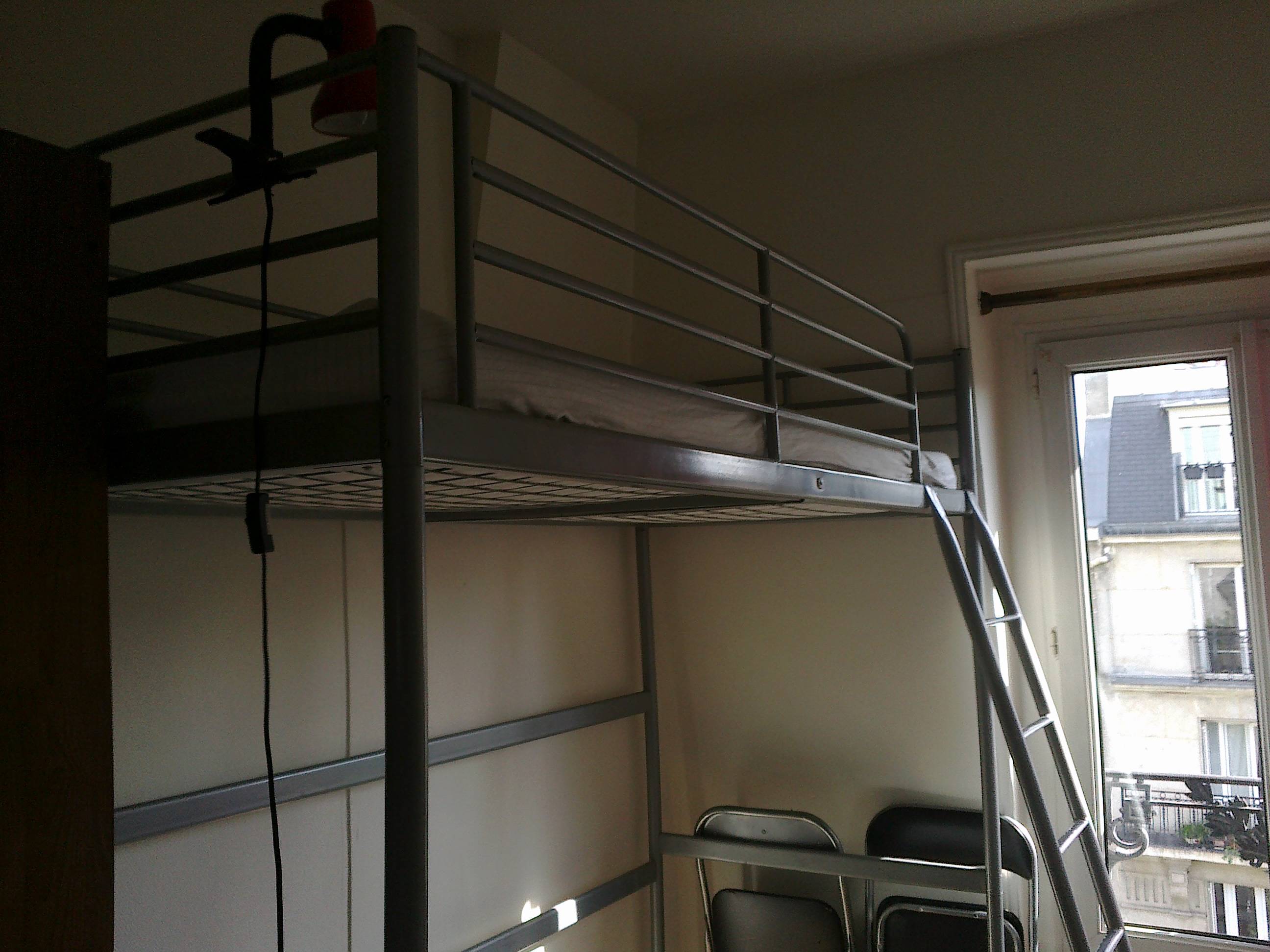 Donne lit métallique une personne en mezzanine on Gens de Confiance