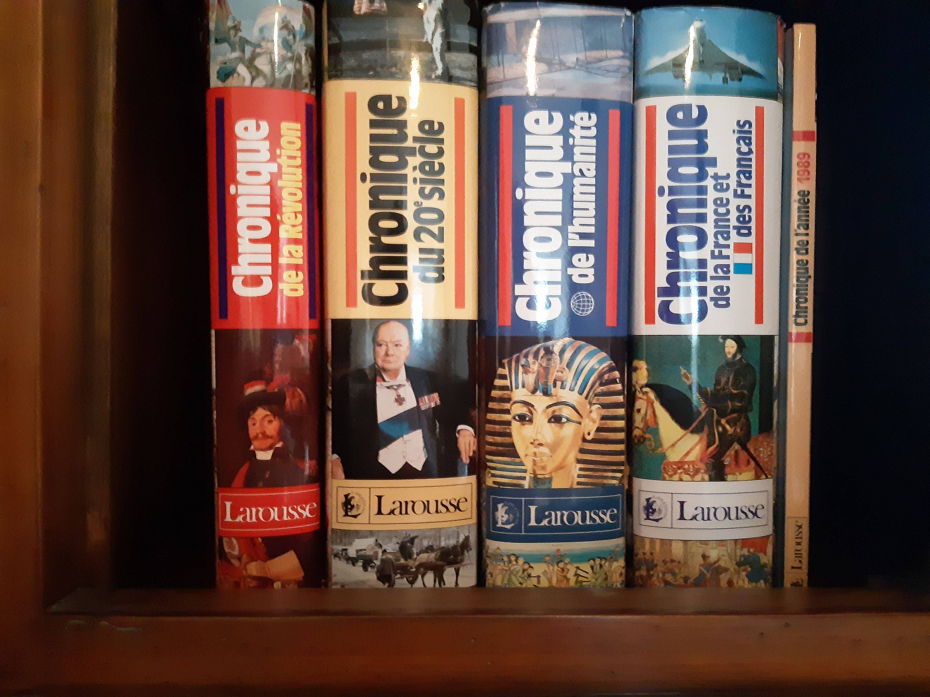 Donne 4 volumes de la collection Chronique des éditions Larousse on ...