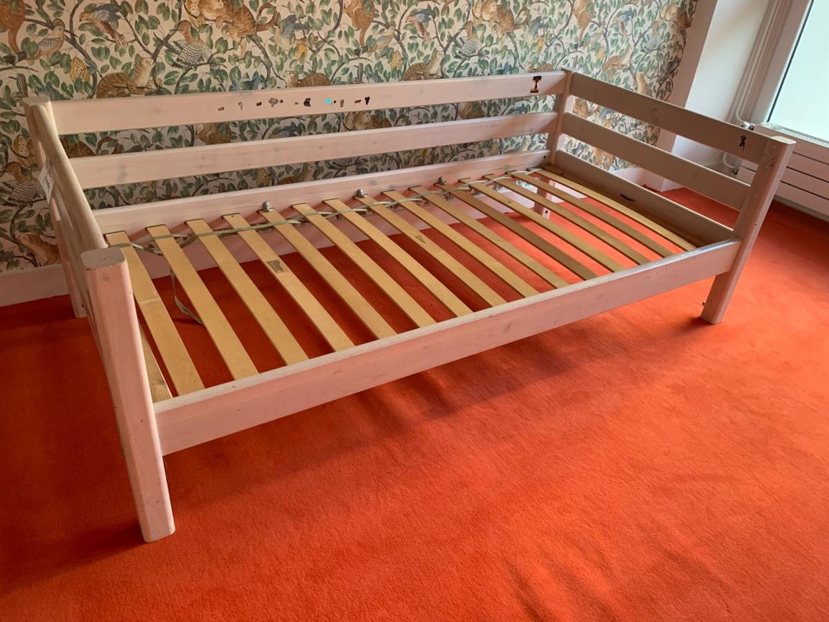 Donnons un lit enfant en bois 190x90 sur Gens de Confiance