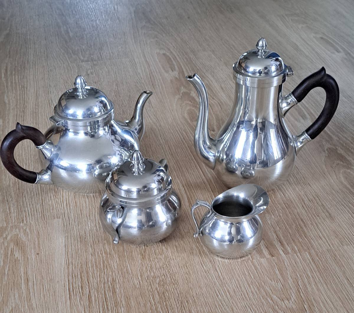 Ensemble cafetière, théière, pot à lait, sucrier. Etain du Manoir sur ...