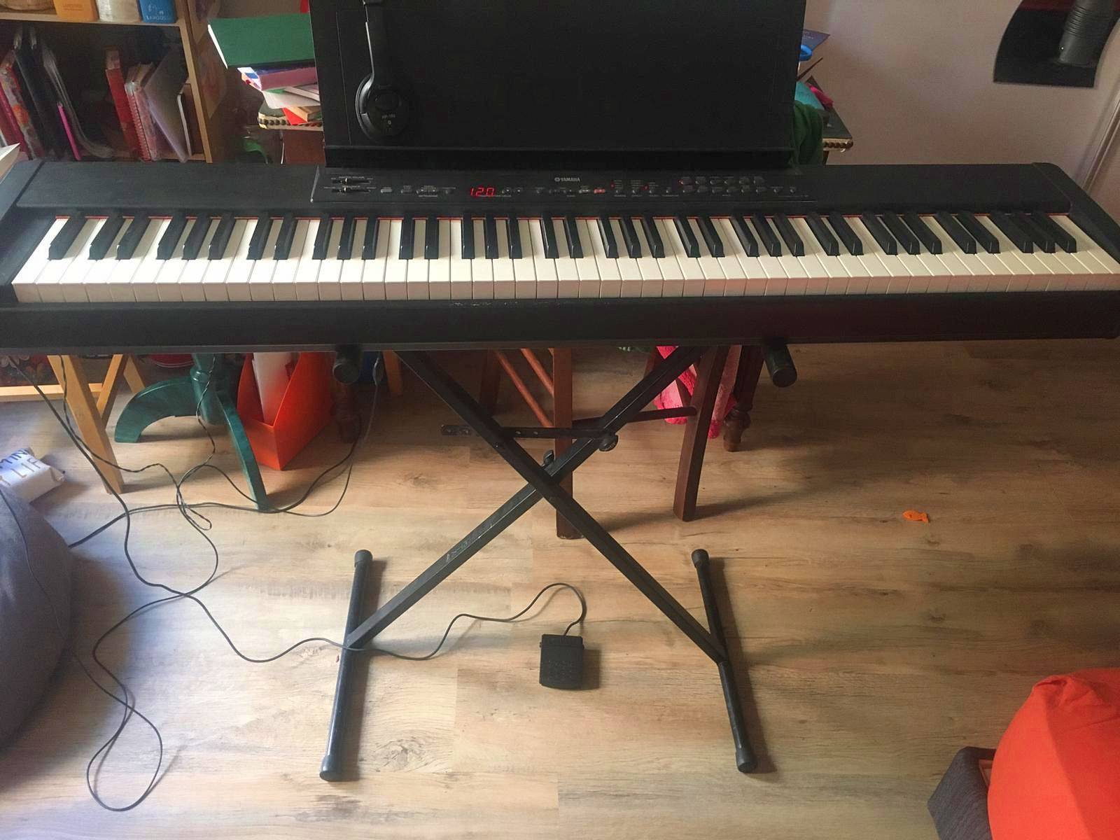 Loue excellent piano numérique Yamaha P90 on Gens de Confiance