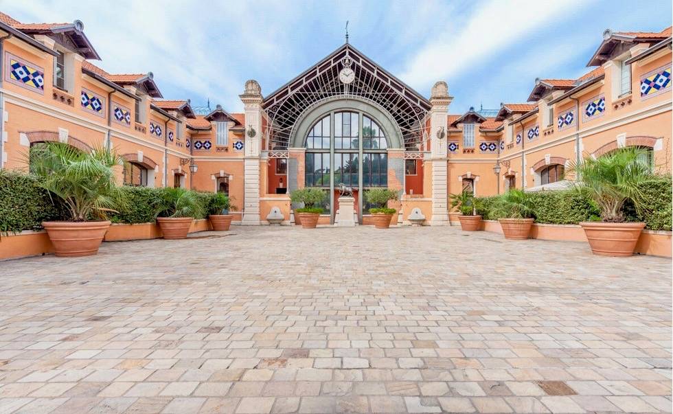 Loue au pied du chateau de Hyères, mini-villa luxe site historique ...