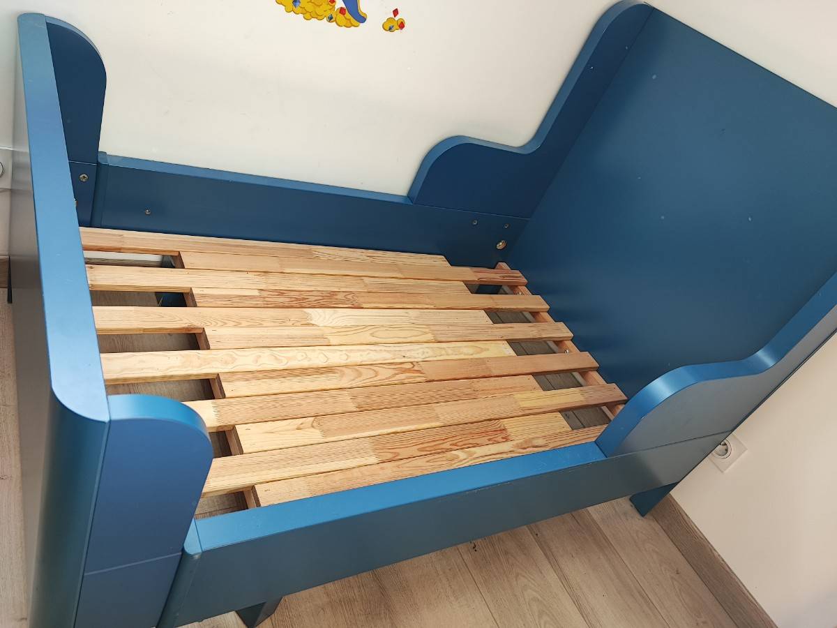 Lit extensible enfant IKEA sur Gens de Confiance