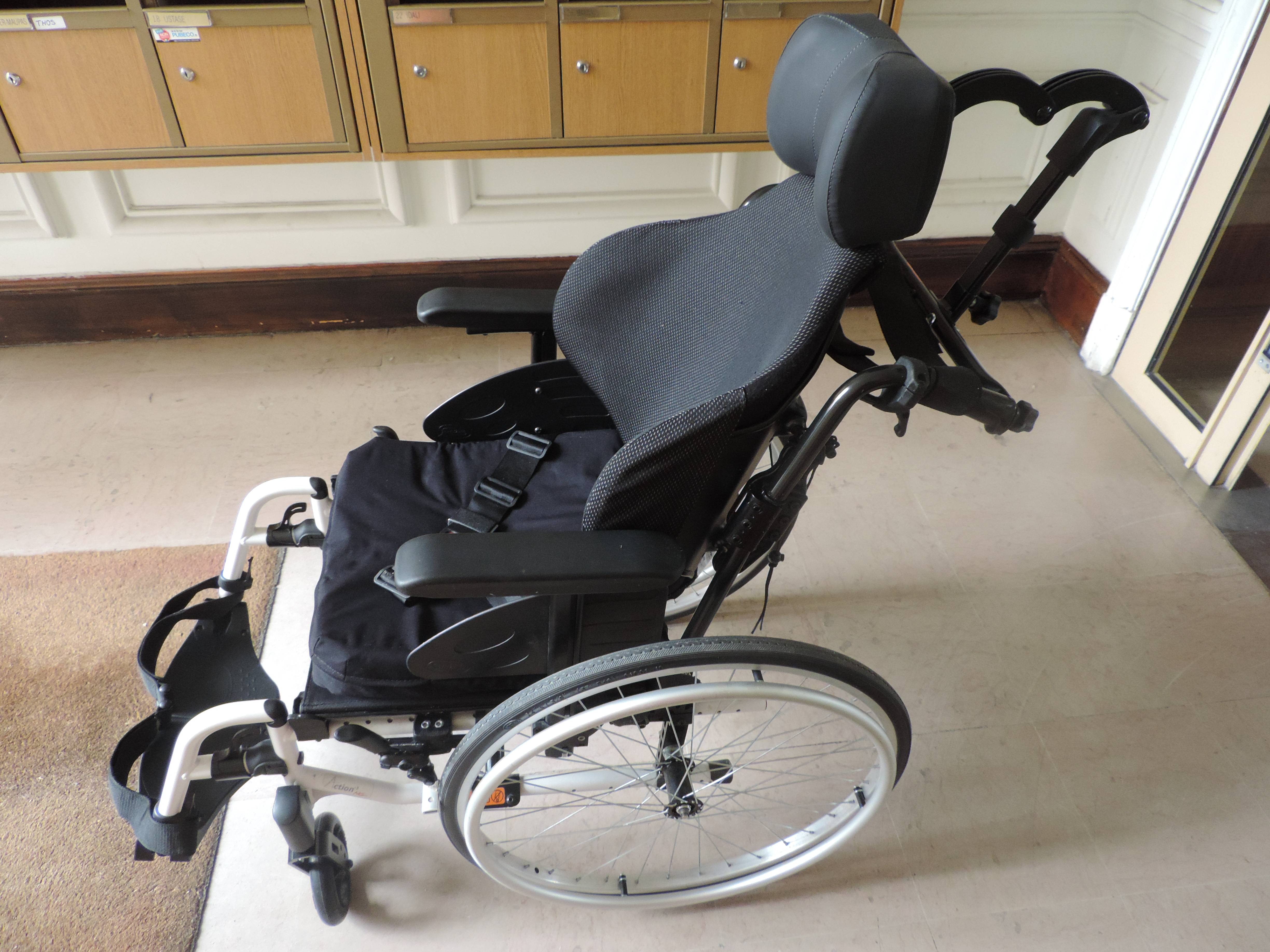 Fauteuil roulant manuel Invacare Action 3 ng (enfant ou personne ...