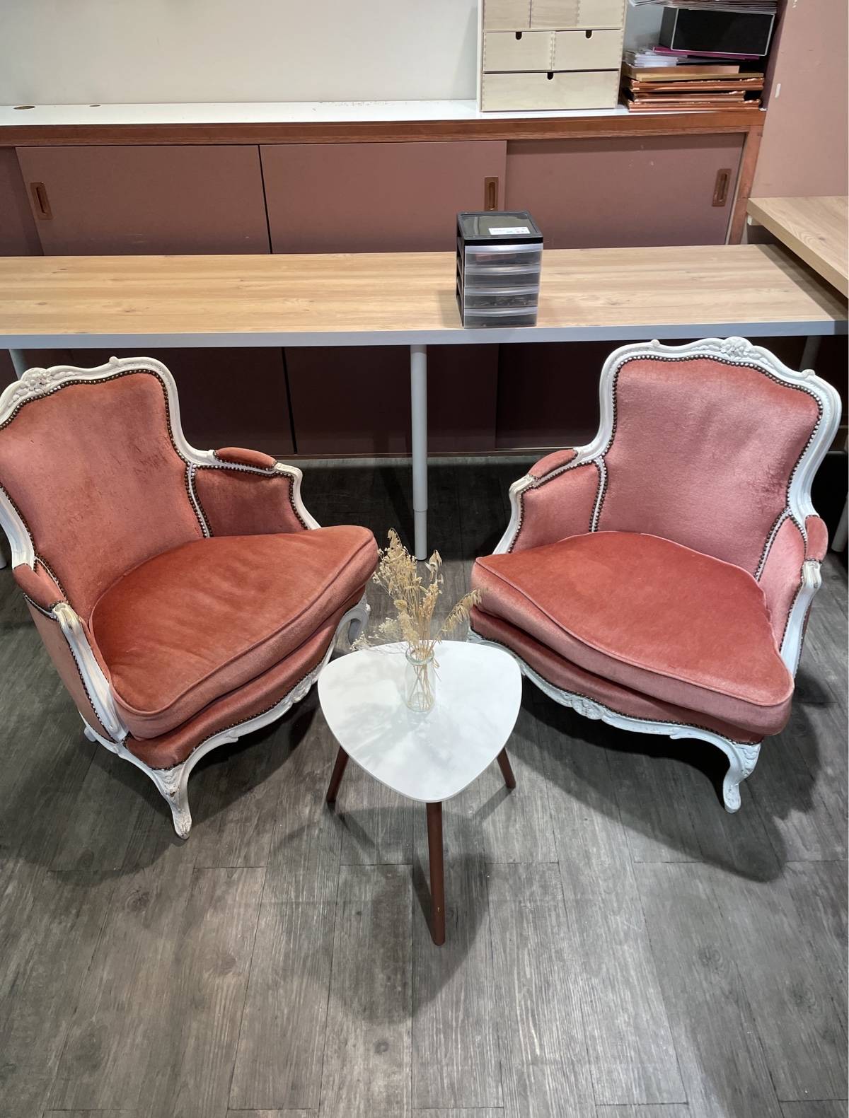 Fauteuils bergère on Gens de Confiance