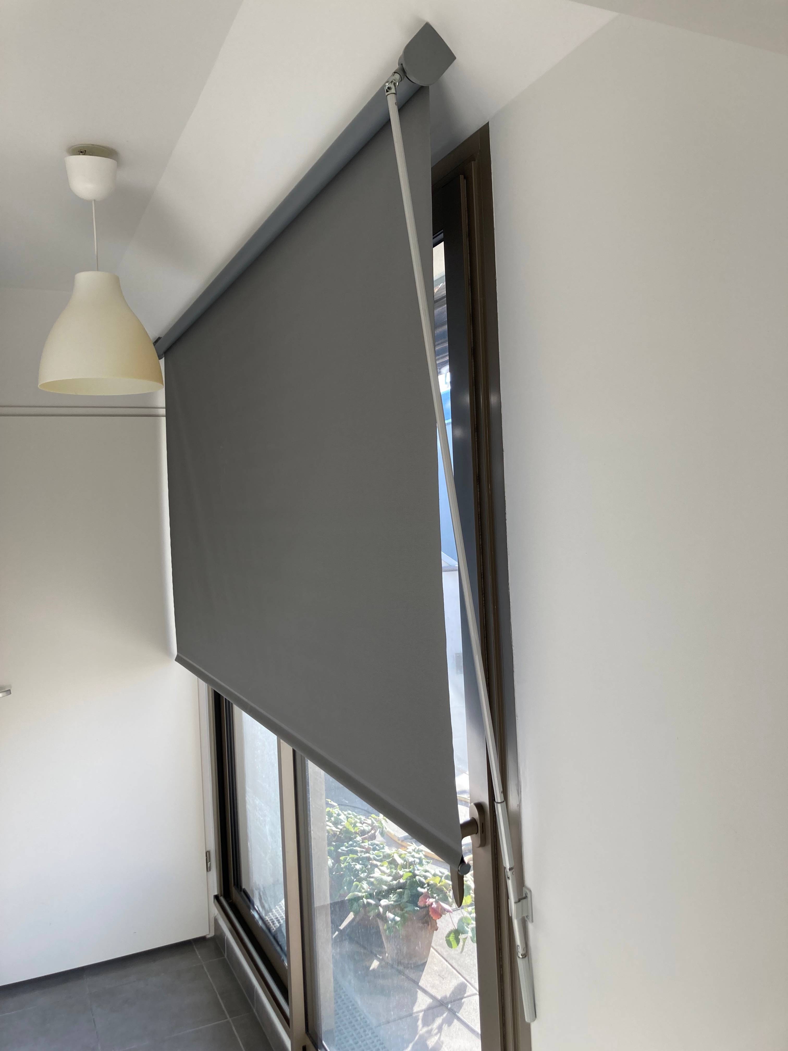 Grand store occultant pour baie vitrée on Gens de Confiance