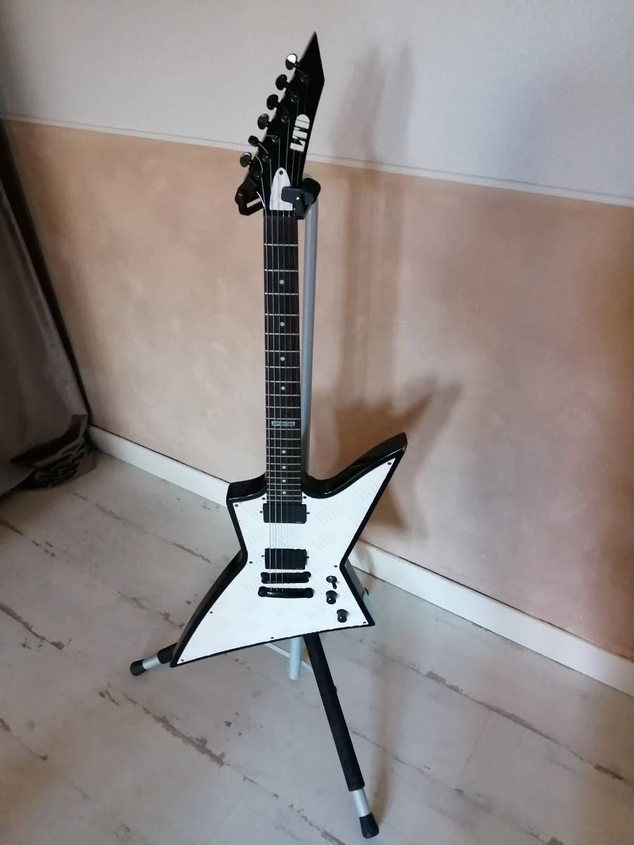 Guitare électrique LTD ex-400 BD avec pied on Gens de Confiance