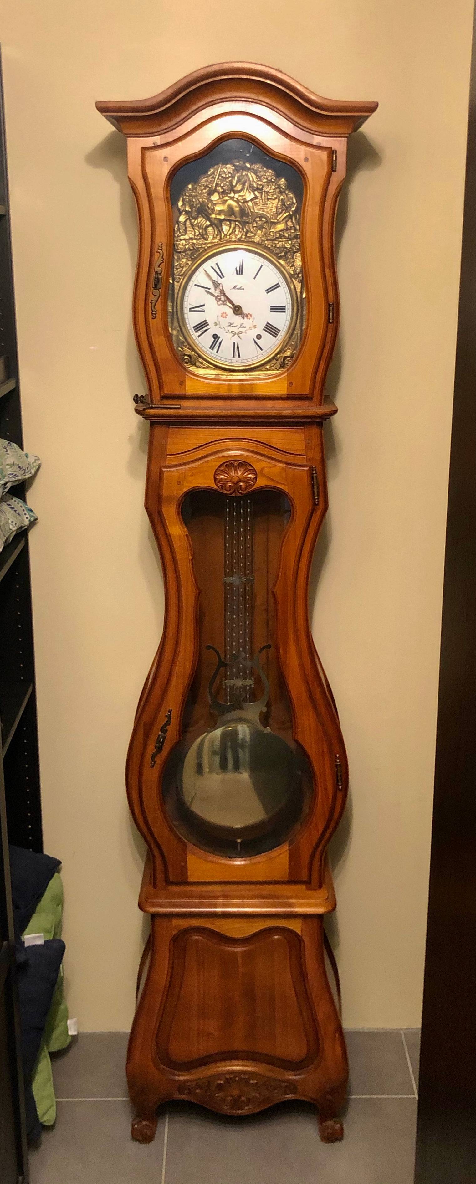 Horloge comtoise Morbier Haut-Jura en noyer massif sur Gens de Confiance