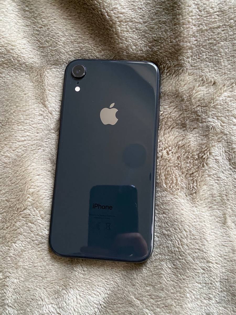 IPhone XR noir à vendre 64go excellent état on Gens de Confiance
