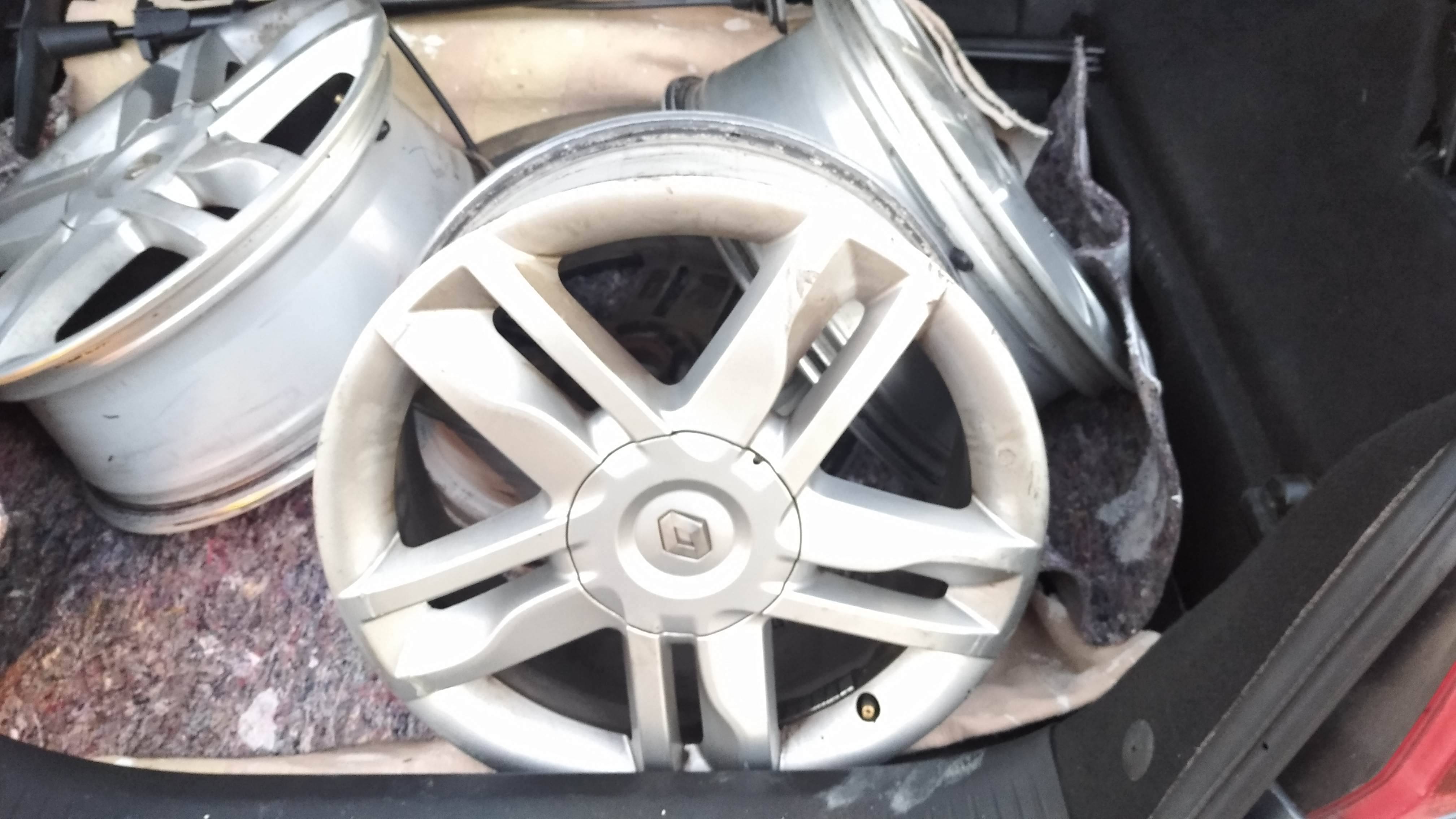 4 jantes alu 17 pouces Renault 4 trous sur Gens de Confiance