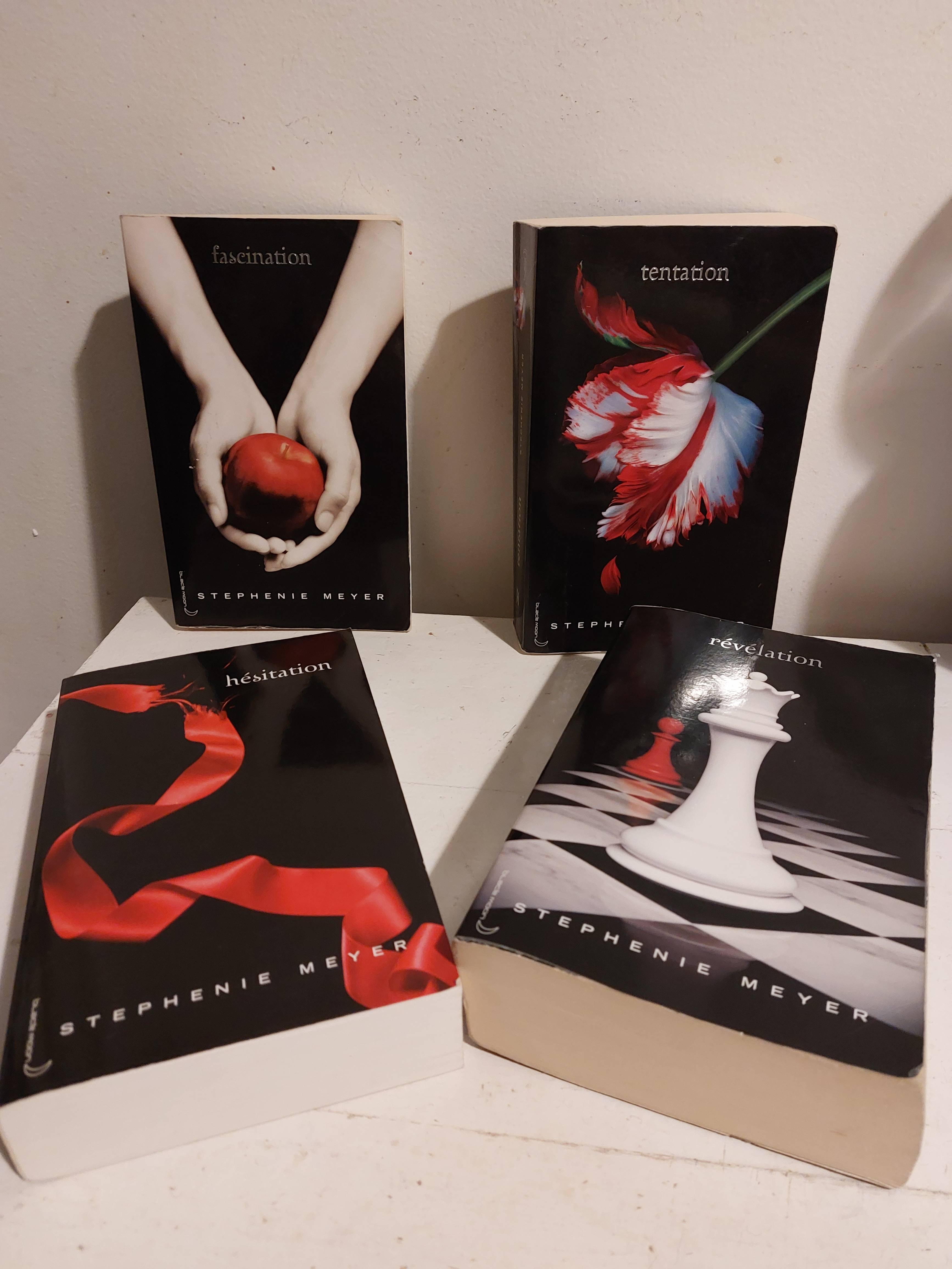 Livres SF Tomes 1 à 4 de la Série Twilight de Stéphanie Meyer on Gens ...