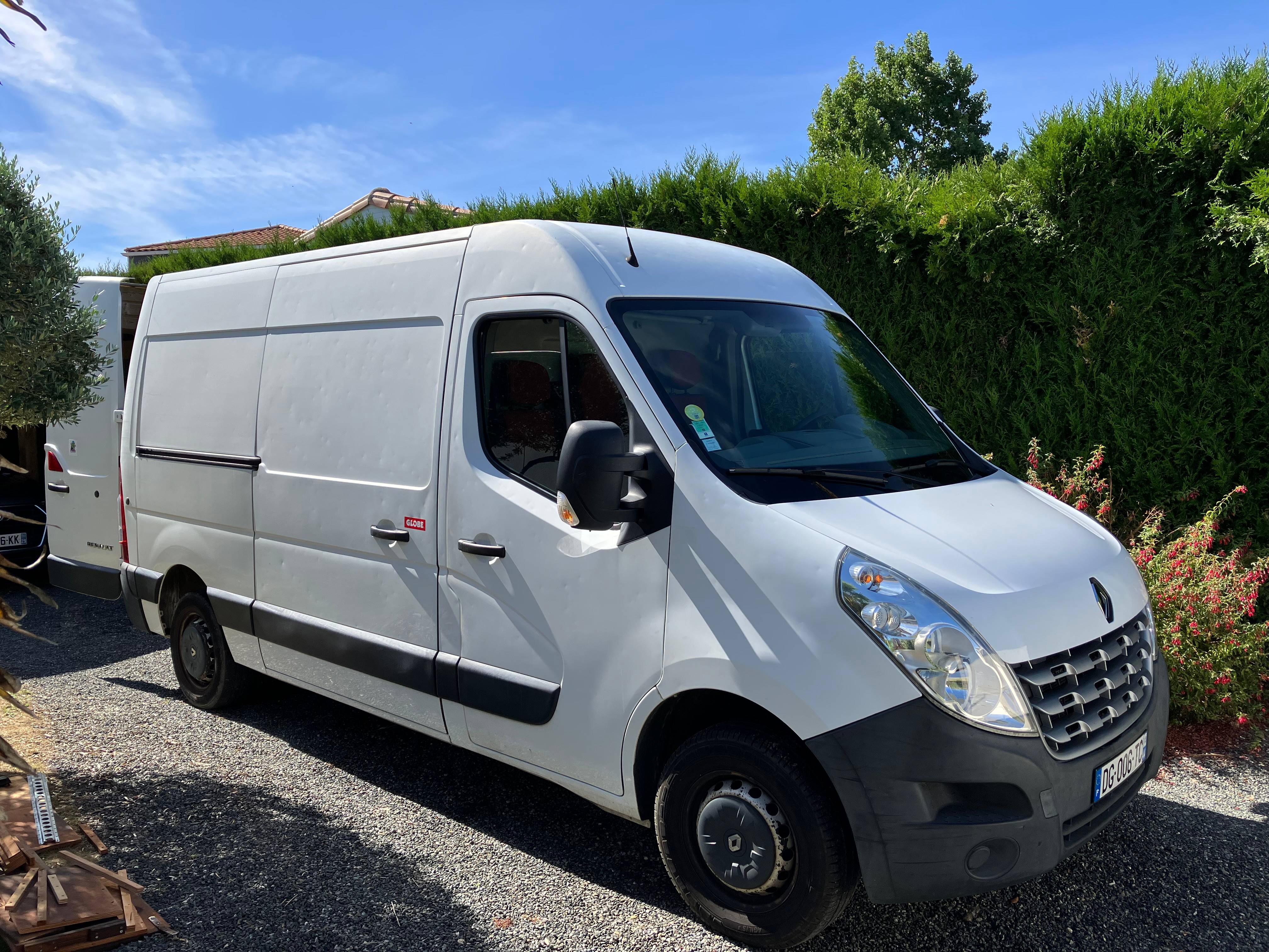 Loue camion utilitaire Renault Master 12m³ - 2015 sur Gens de Confiance