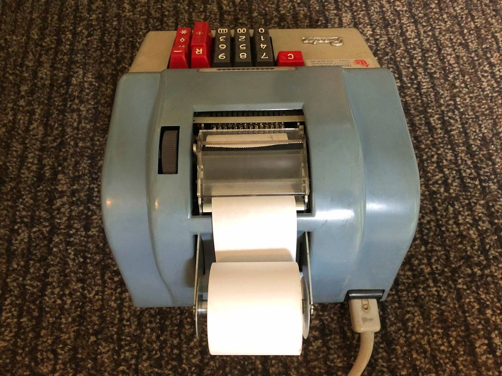 Machine à calculer mécanique Precisa 120-12 sur Gens de Confiance