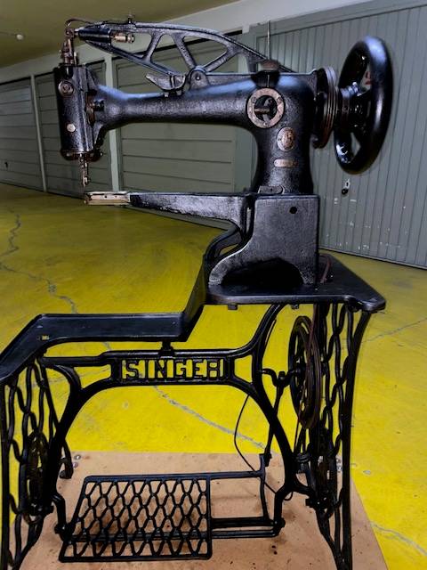 Machine professionnelle Singer 29K71 sur Gens de Confiance