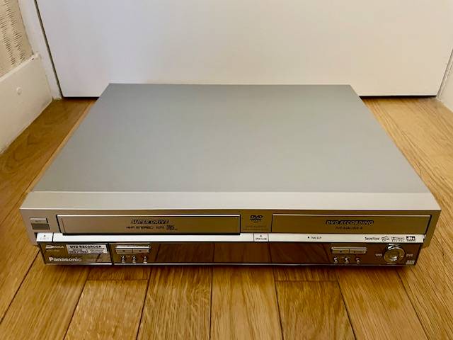 Magnetoscope Double VHS + DVD on Gens de Confiance